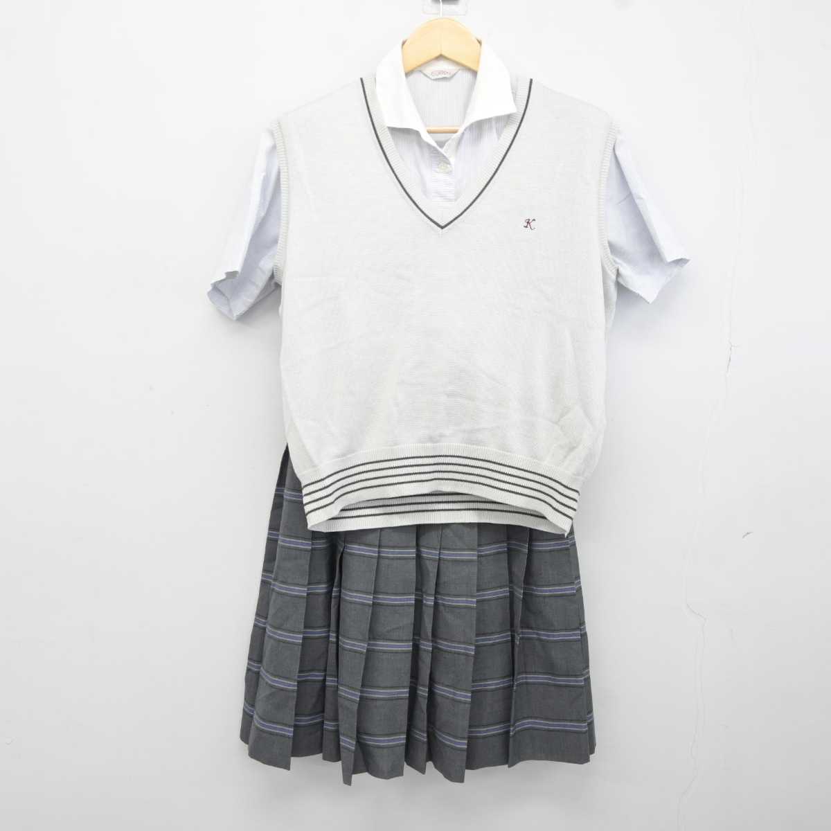 【中古】大阪府 関西福祉科学大学高等学校 女子制服 3点 シャツ・ニットベスト・スカート Sf044081 中古制服通販パレイド