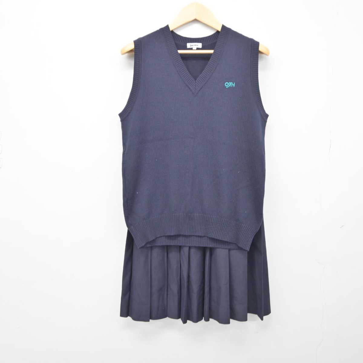 【中古】埼玉県 大宮南高等学校 女子制服 2点 ニットベスト・スカート Sf044439 中古制服通販パレイド