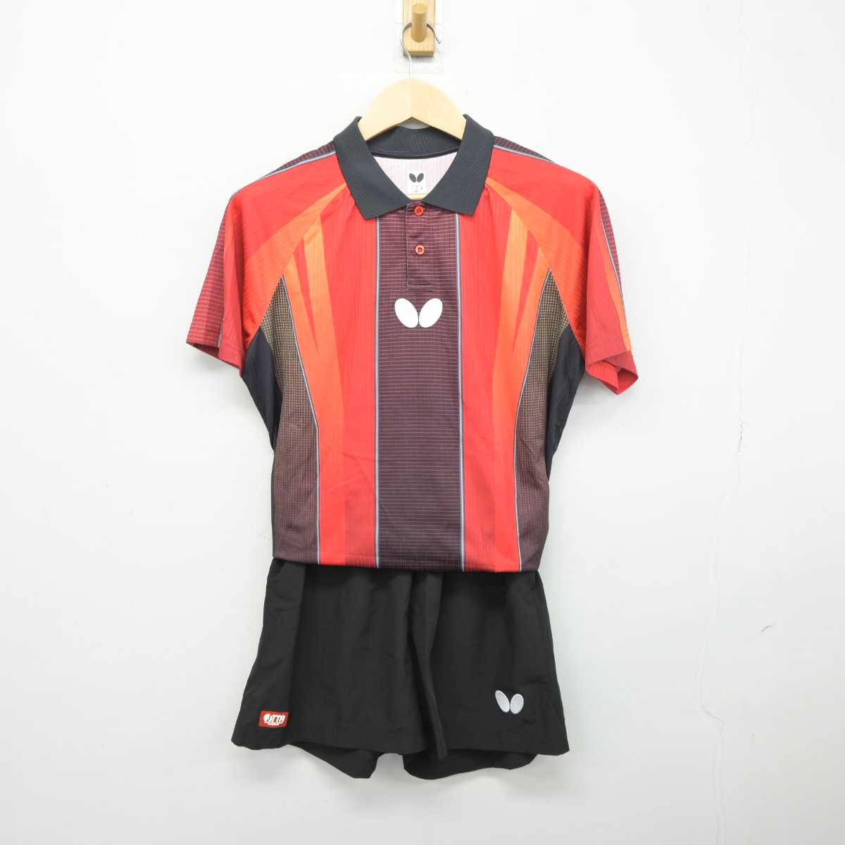 【中古】埼玉県 葛飾中学校卓球部ユニフォーム 女子制服 2点 部活ユニフォーム 上・部活ユニフォーム 下 Sf044741 中古制服
