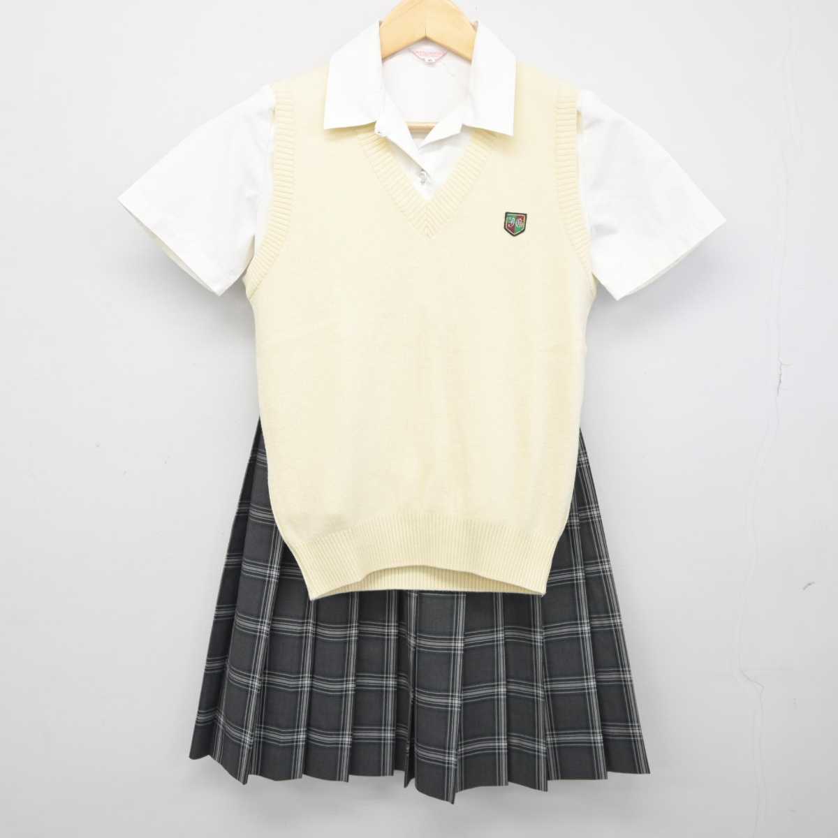 【中古】東京都 実践学園高等学校 女子制服 3点 ニットベスト・シャツ・スカート Sf044971 中古制服通販パレイド