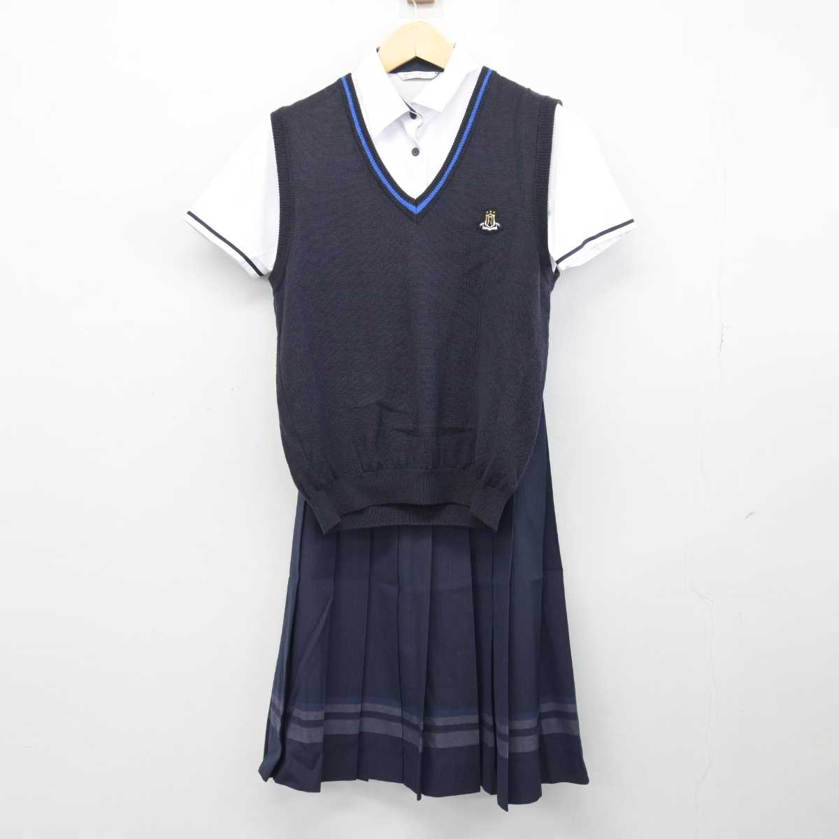 【中古】愛媛県 新田高等学校 女子制服 3点 ニットベスト・シャツ・スカート Sf046929 中古制服通販パレイド