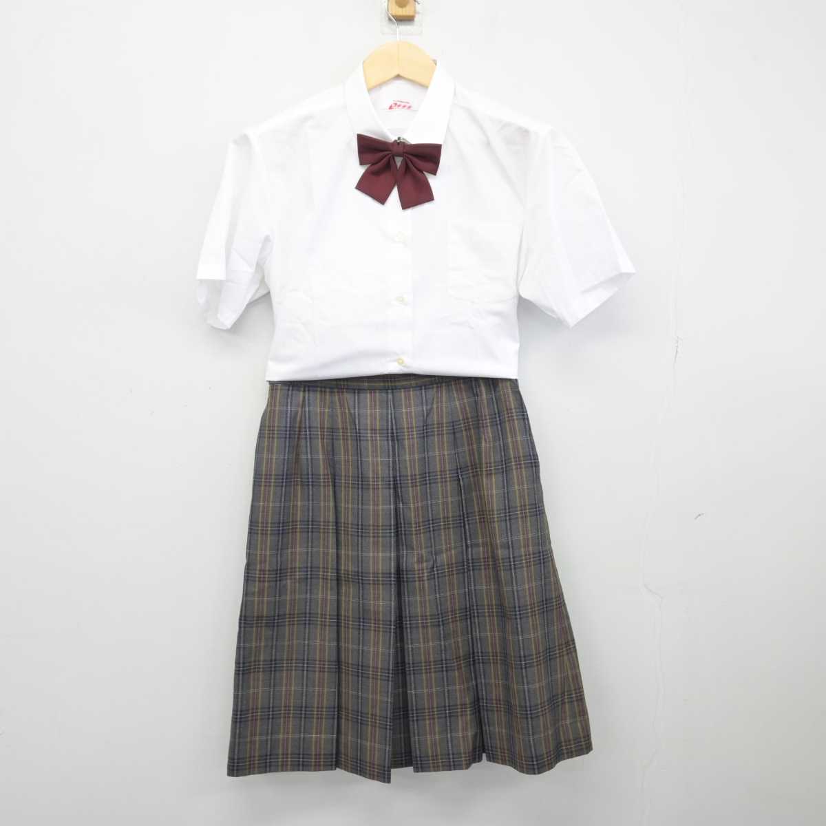 【中古】北海道 平岡中央中学校 女子制服 4点 シャツ・スカート Sf047626 中古制服通販パレイド