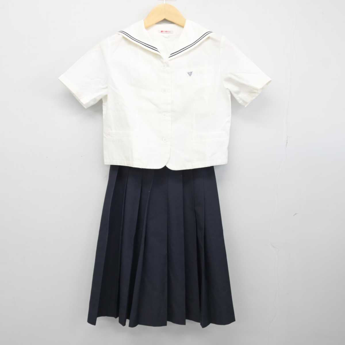 【中古】佐賀県 唐津東中学校 女子制服 3点 セーラー服・スカート Sf048113 中古制服通販パレイド