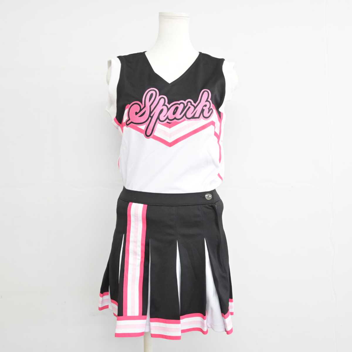 【中古】東京都 桜丘中学校高等学校バトン部ユニフォーム 女子制服 3点 部活ユニフォーム 上・部活ユニフォーム 下・その他アイテム S