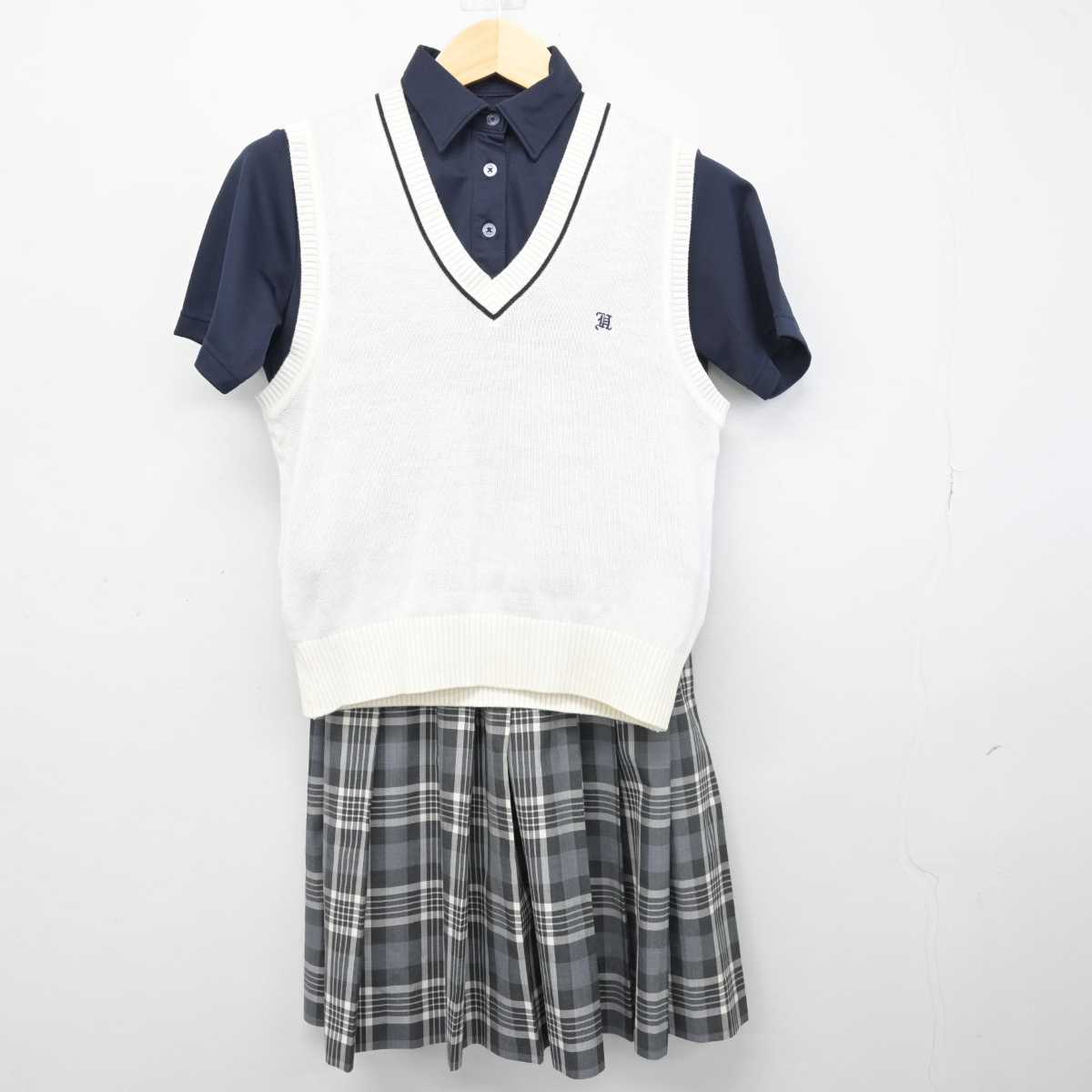 【中古】埼玉県 本庄東高等学校 女子制服 3点 シャツ・ニットベスト・スカート Sf050342 中古制服通販パレイド