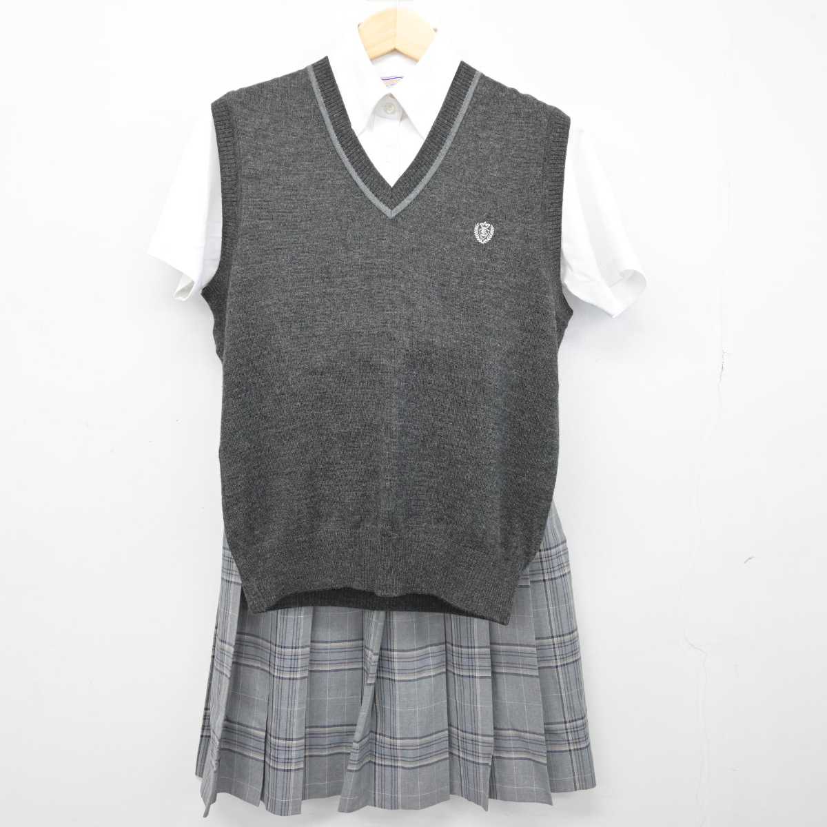 【中古】埼玉県 埼玉栄高等学校 女子制服 3点 ニットベスト・シャツ・スカート Sf051795 中古制服通販パレイド