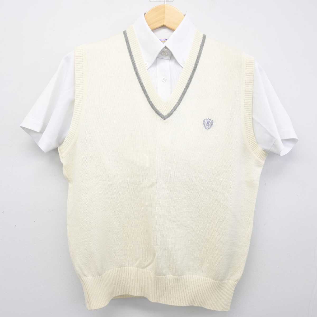 【中古】埼玉県 埼玉栄高等学校 女子制服 2点 ニットベスト・シャツ Sf051796 中古制服通販パレイド