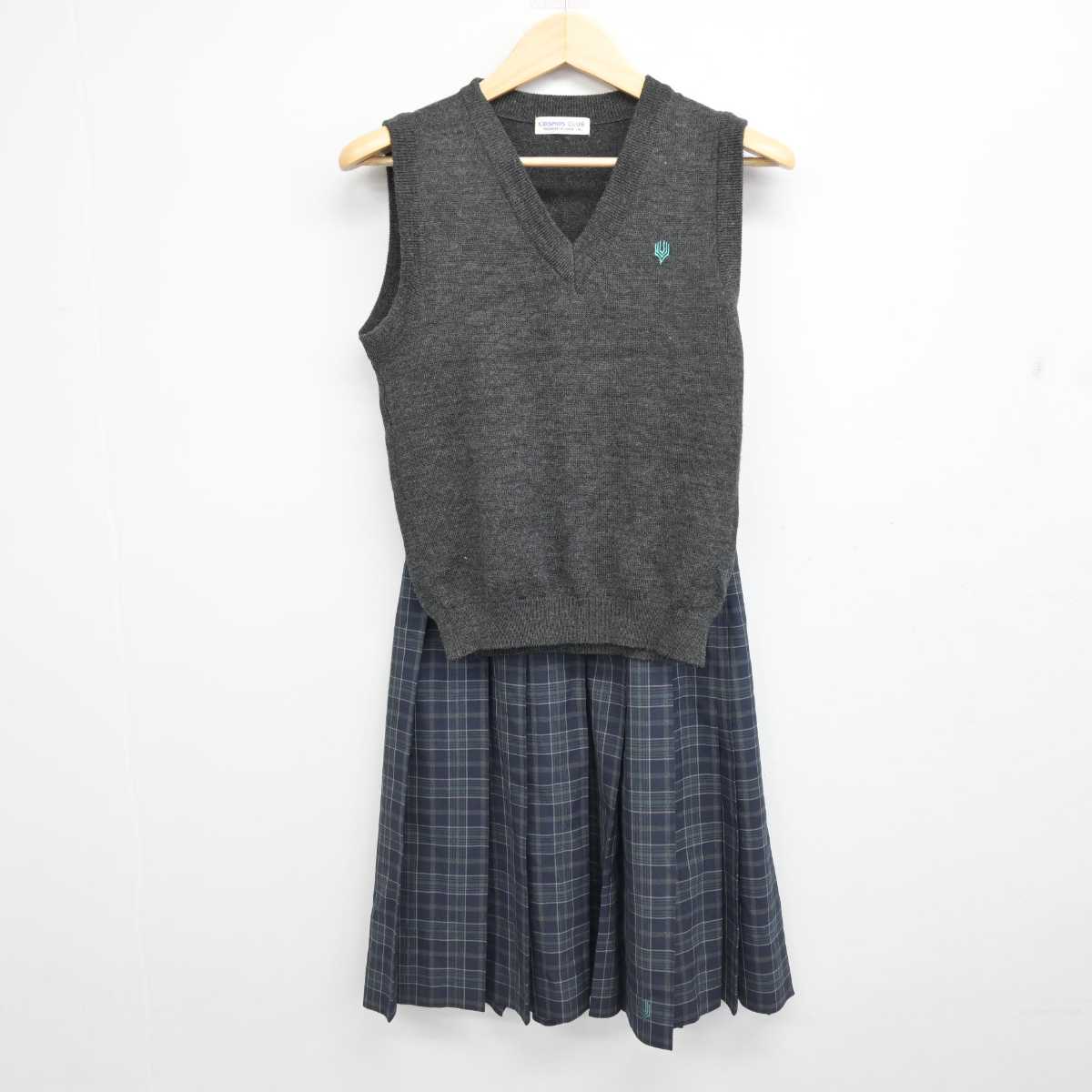 【中古】大阪府 大阪学芸高等学校 女子制服 2点 ニットベスト・スカート Sf053002 中古制服通販パレイド