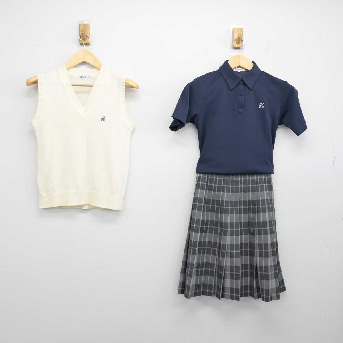 【中古】東京都 安部学院高等学校 女子制服 3点 ニットベスト・シャツ・スカート Sf054079 中古制服通販パレイド
