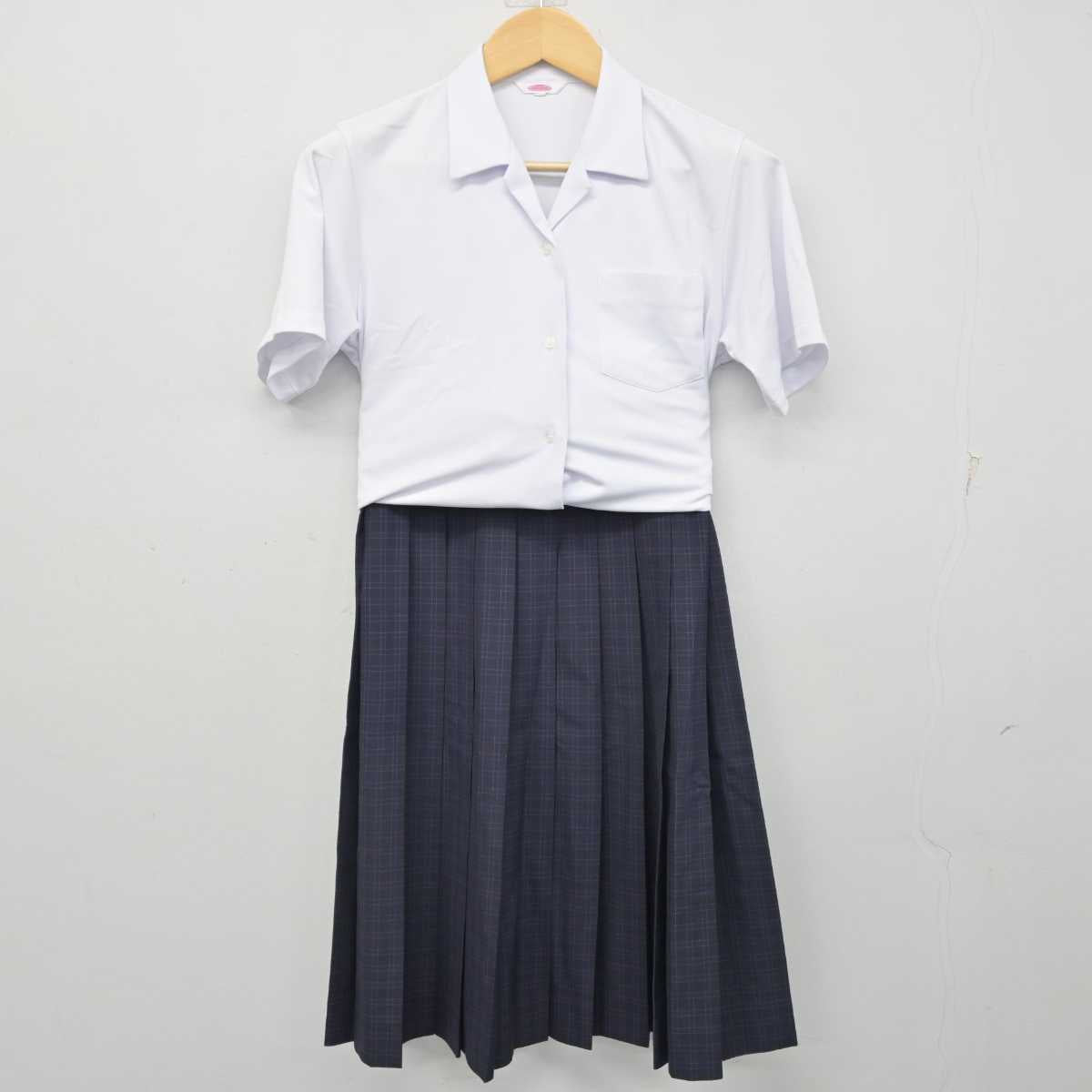 【中古】福岡県 福岡市内中学新標準服 女子制服 2点 シャツ・スカート Sf056714 中古制服通販パレイド