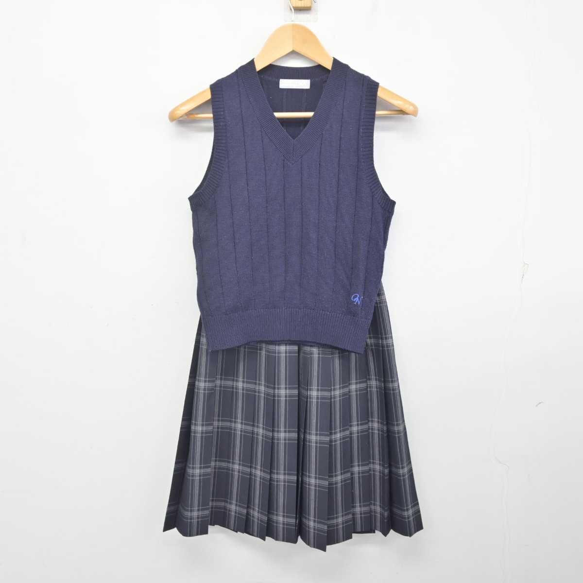 【中古】東京都 大妻中野中学校・高等学校 女子制服 2点 ニットベスト・スカート Sf070993 中古制服通販パレイド