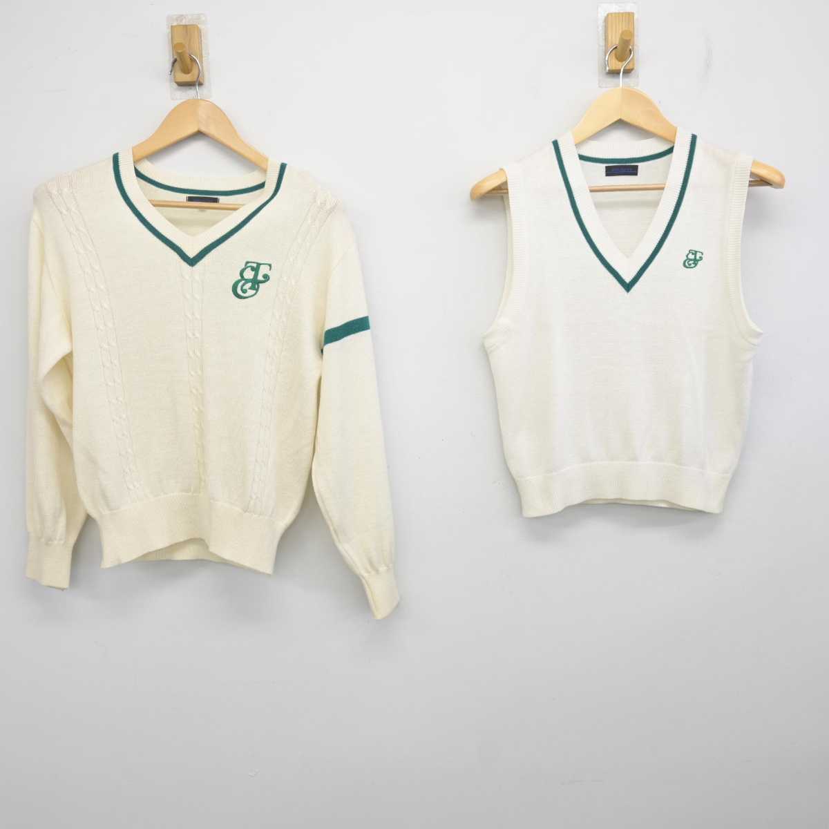 【中古】東京都 江戸川学園取手中学校・高等学校 女子制服 2点 ニット・ニットベスト Sf072663 中古制服通販パレイド