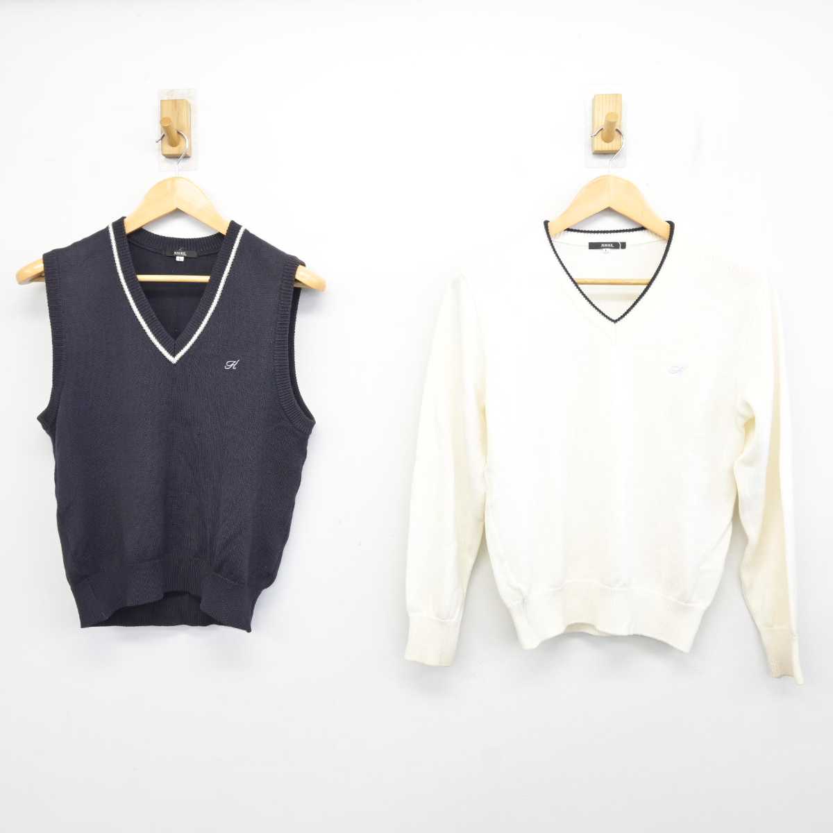 【中古】埼玉県 鴻巣高等学校 女子制服 2点 ニット・ニットベスト Sf073413 中古制服通販パレイド