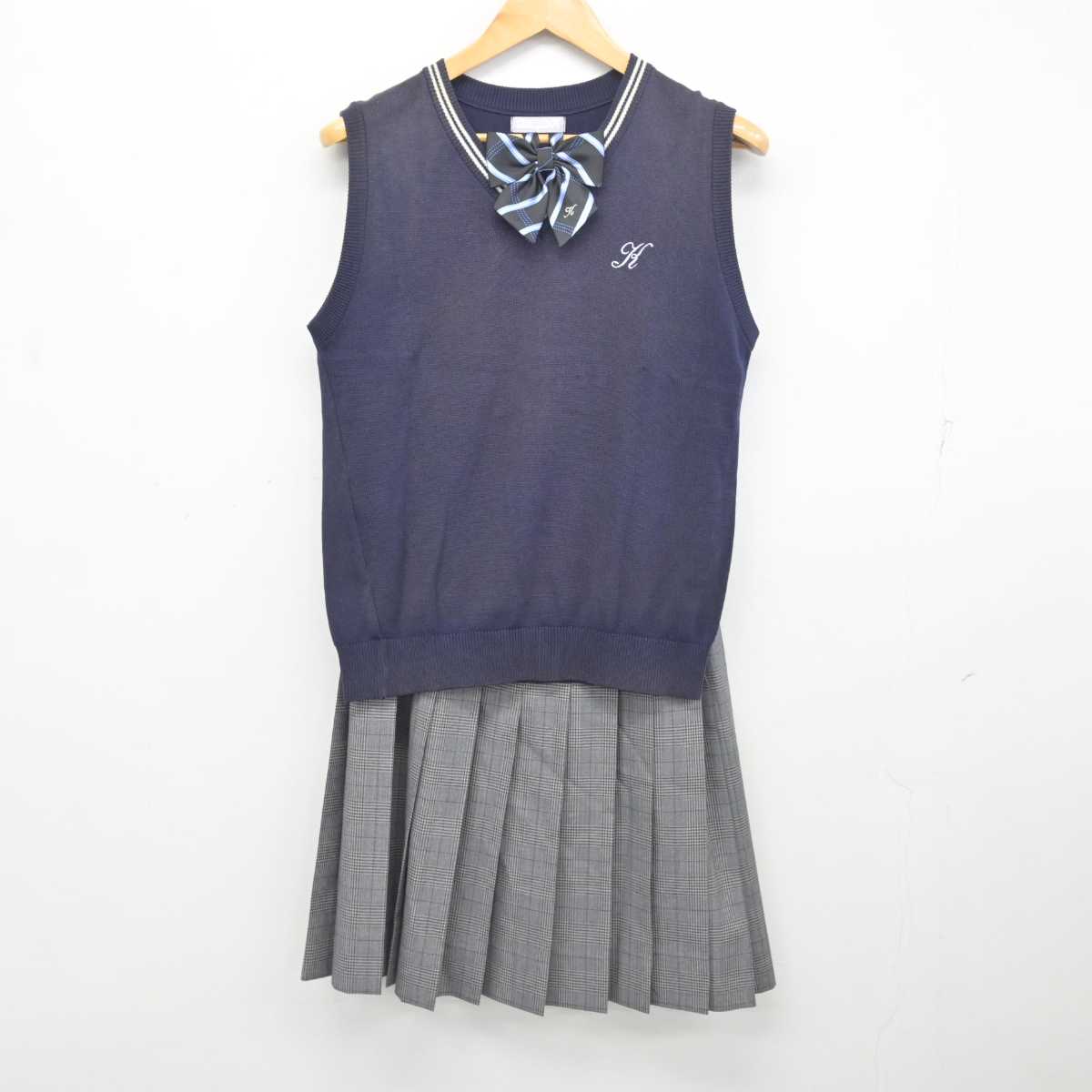 【中古】大阪府 近畿大学附属高等学校・中学校 女子制服 3点 ニットベスト・スカート Sf077864 中古制服通販パレイド