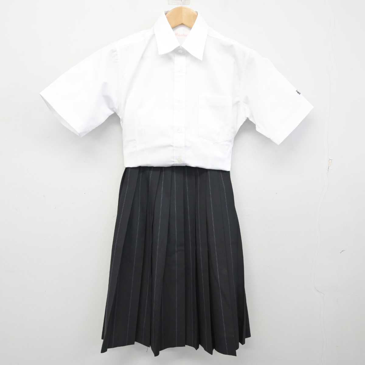 【中古】大阪府 大阪薫英女学院高等学校 女子制服 2点 シャツ・スカート Sf085565 中古制服通販パレイド