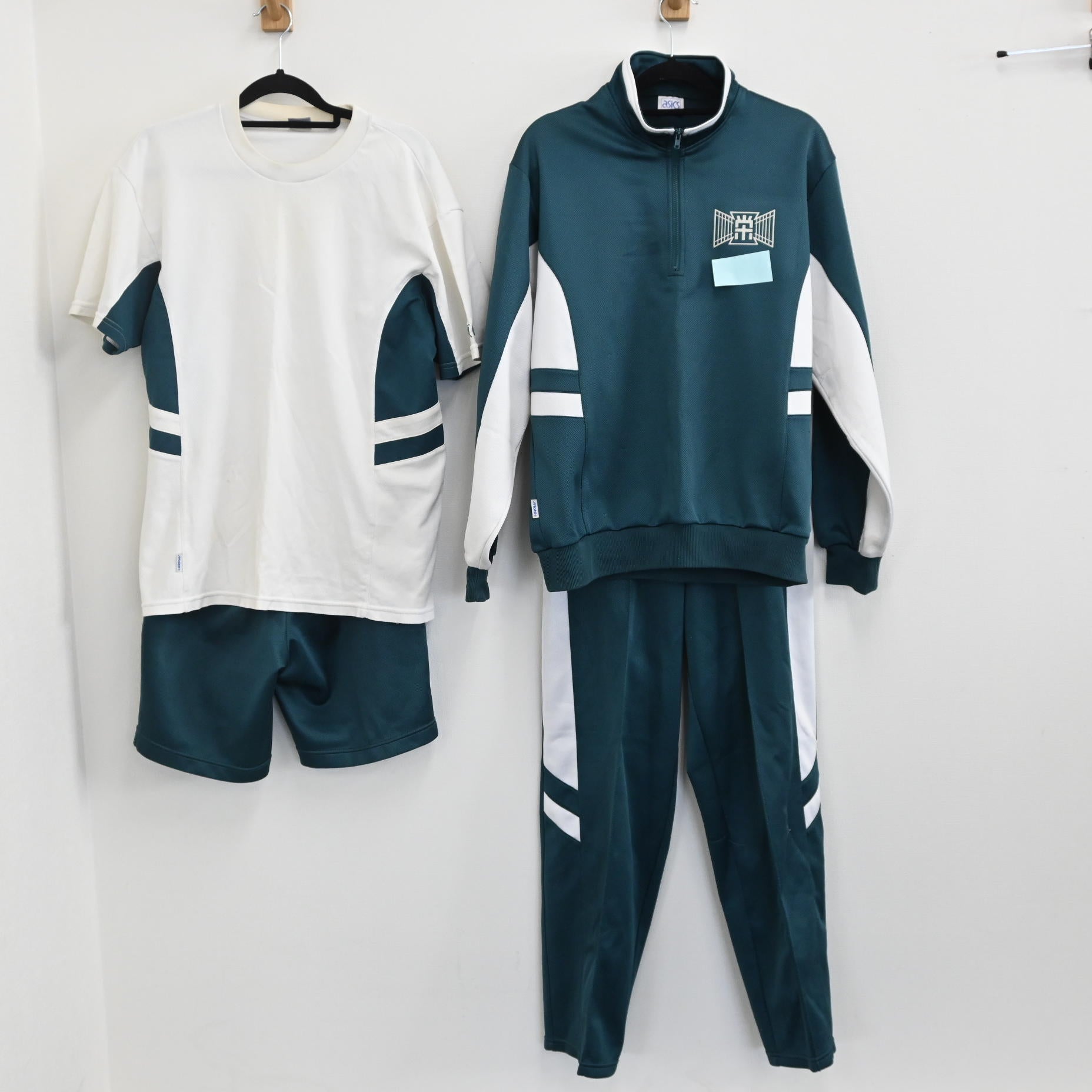 【中古制服】埼玉県 草加市立栄中学校 女子制服 4点（ジャージ 上・ジャージ 下・体操服 上・体操服 下 ） Sf000269【リサイクル学生