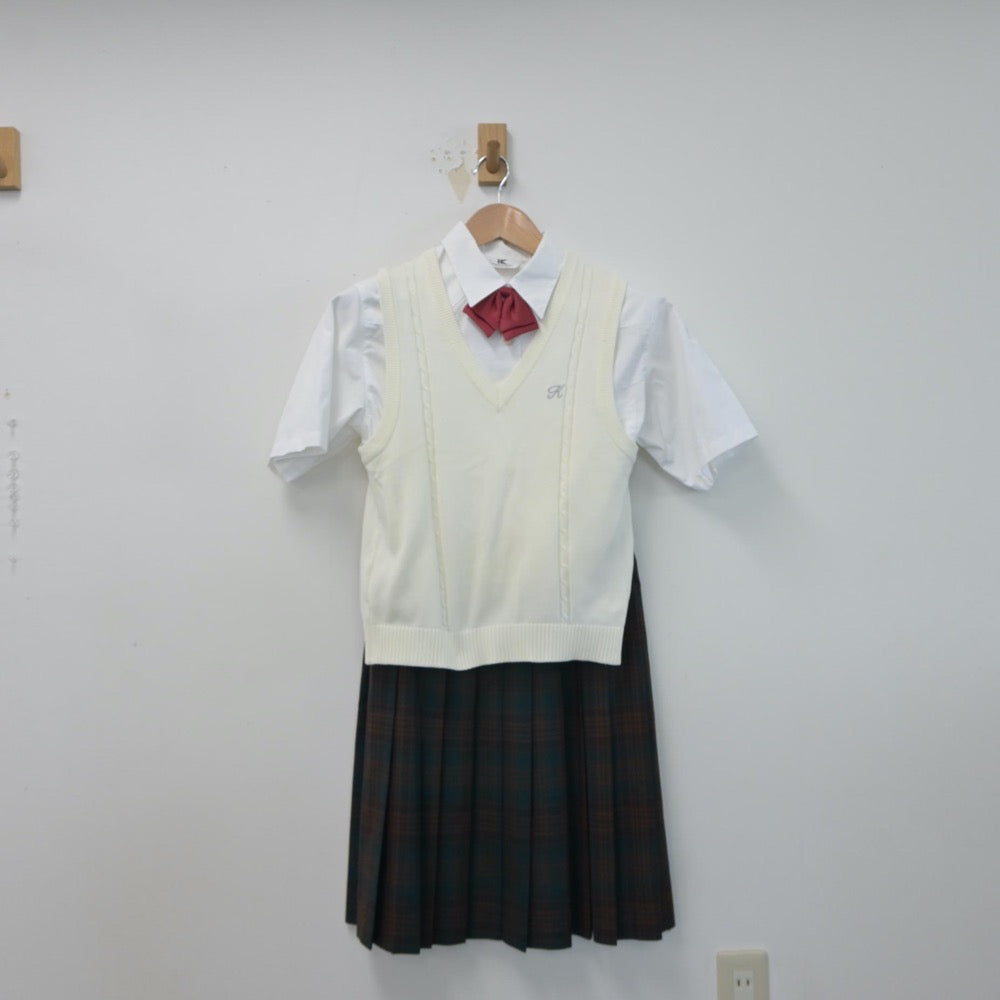 【中古制服】千葉県 国府台女子学院中等部・高等部 女子制服 5点（シャツ・シャツ・ニットベスト・スカート）sf015121【リサイクル学生服