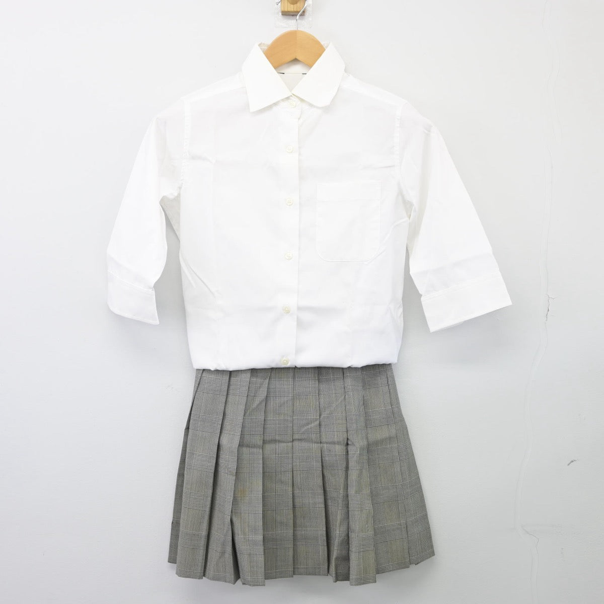 【中古制服】東京都 東京成徳大学高等学校 女子制服 3点（シャツ・スカート）sf025724【リサイクル学生服】 中古制服通販パレイド