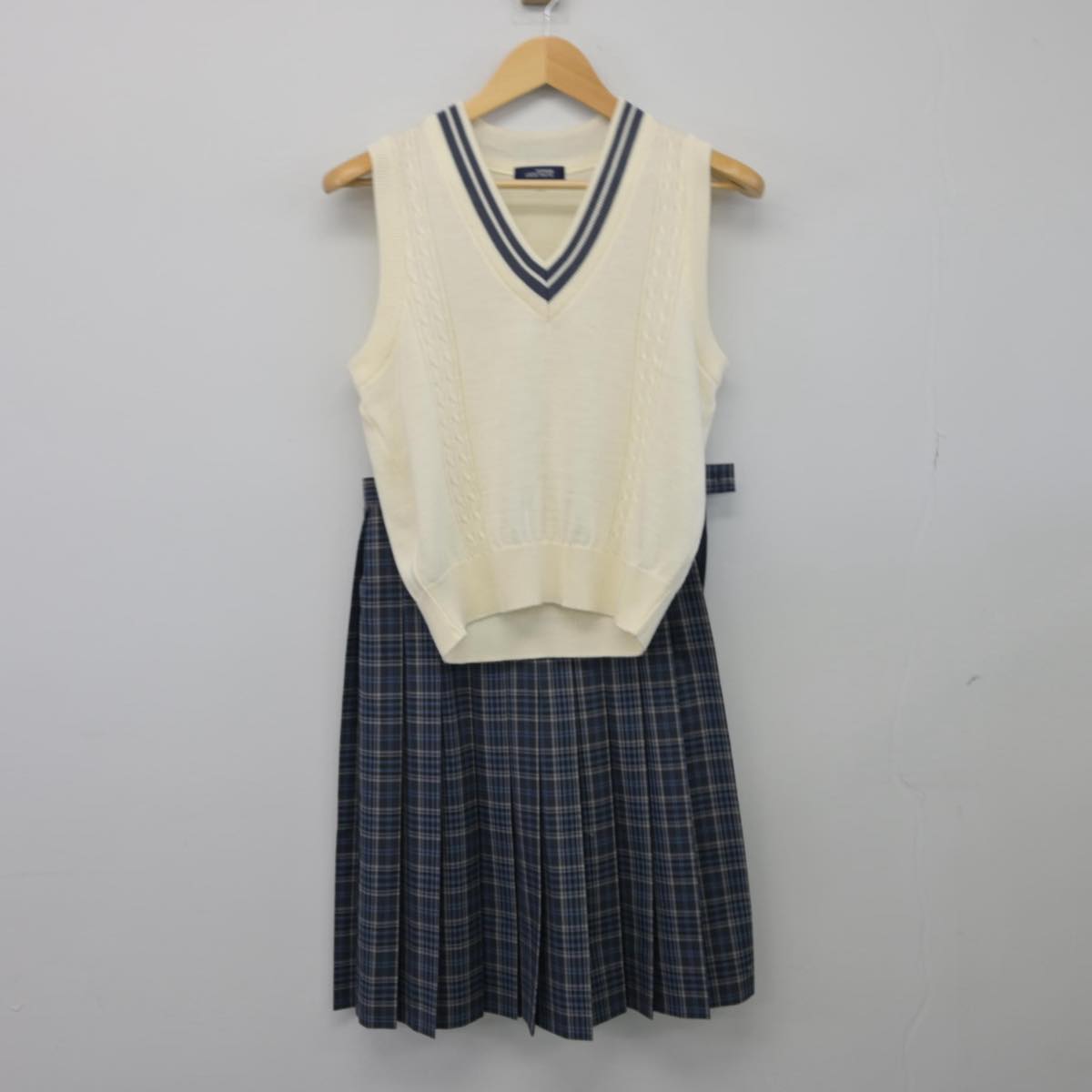 【中古制服】千葉県 有吉中学校 女子制服 2点（ニットベスト・スカート）sf026049【リサイクル学生服】 中古制服通販パレイド