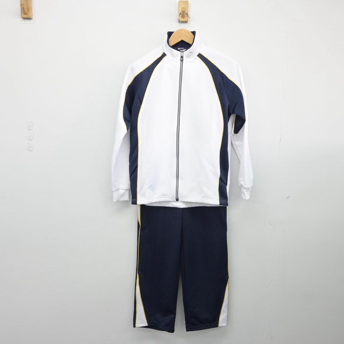 【中古制服】兵庫県 六甲アイランド高等学校 女子制服 3点（ジャージ 上・ジャージ 上・ジャージ 下）sf026222【リサイクル学生服