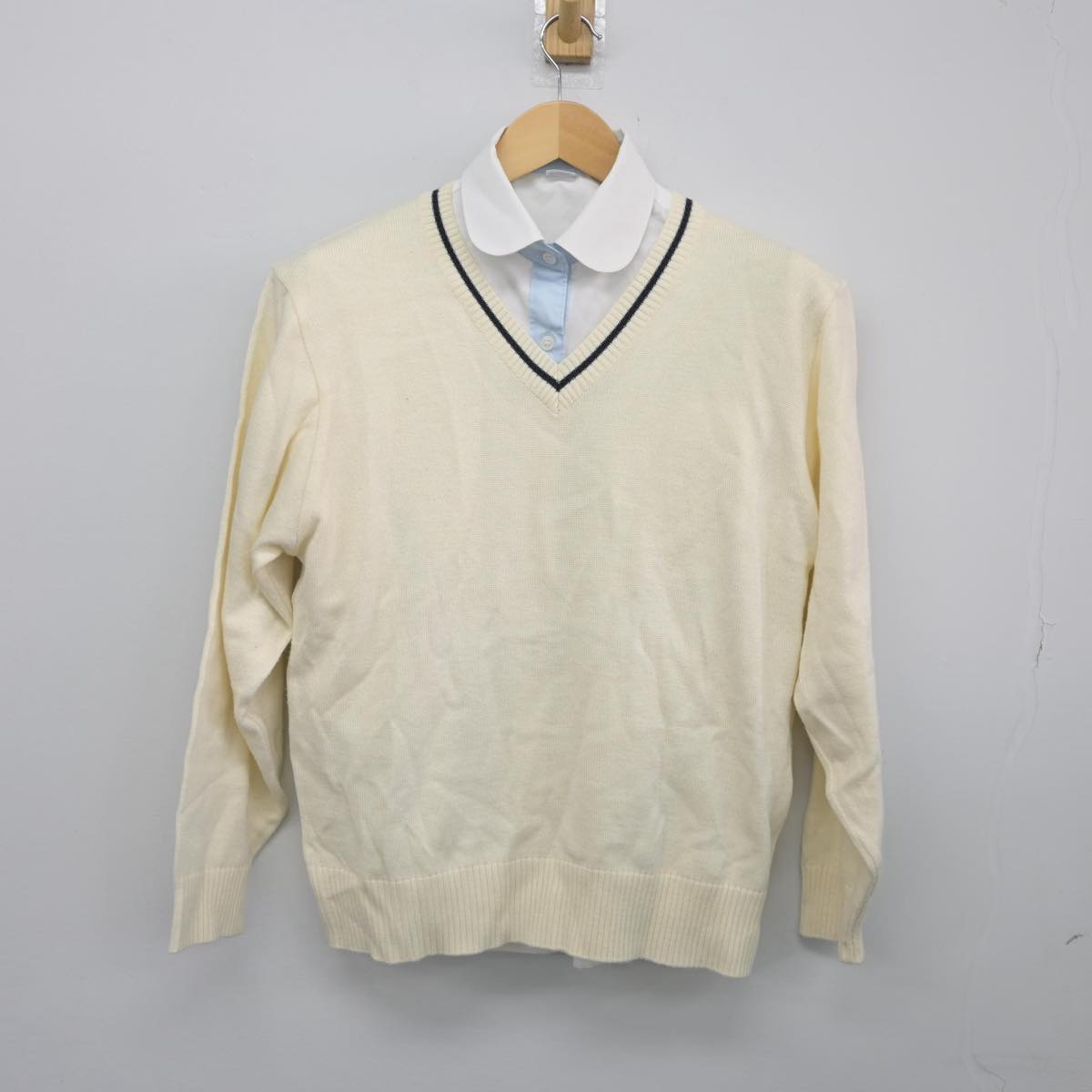 【中古制服】埼玉県 淑徳与野高等学校 女子制服 2点（ニット・シャツ）sf026233【リサイクル学生服】 中古制服通販パレイド