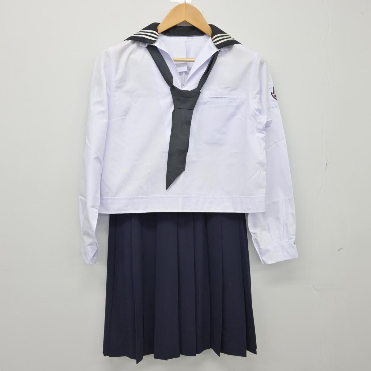 【中古制服】静岡県 静岡英和女学院高等学校 女子制服 4点（セーラー服・スカート）sf026507【リサイクル学生服】 中古制服通販パレイド