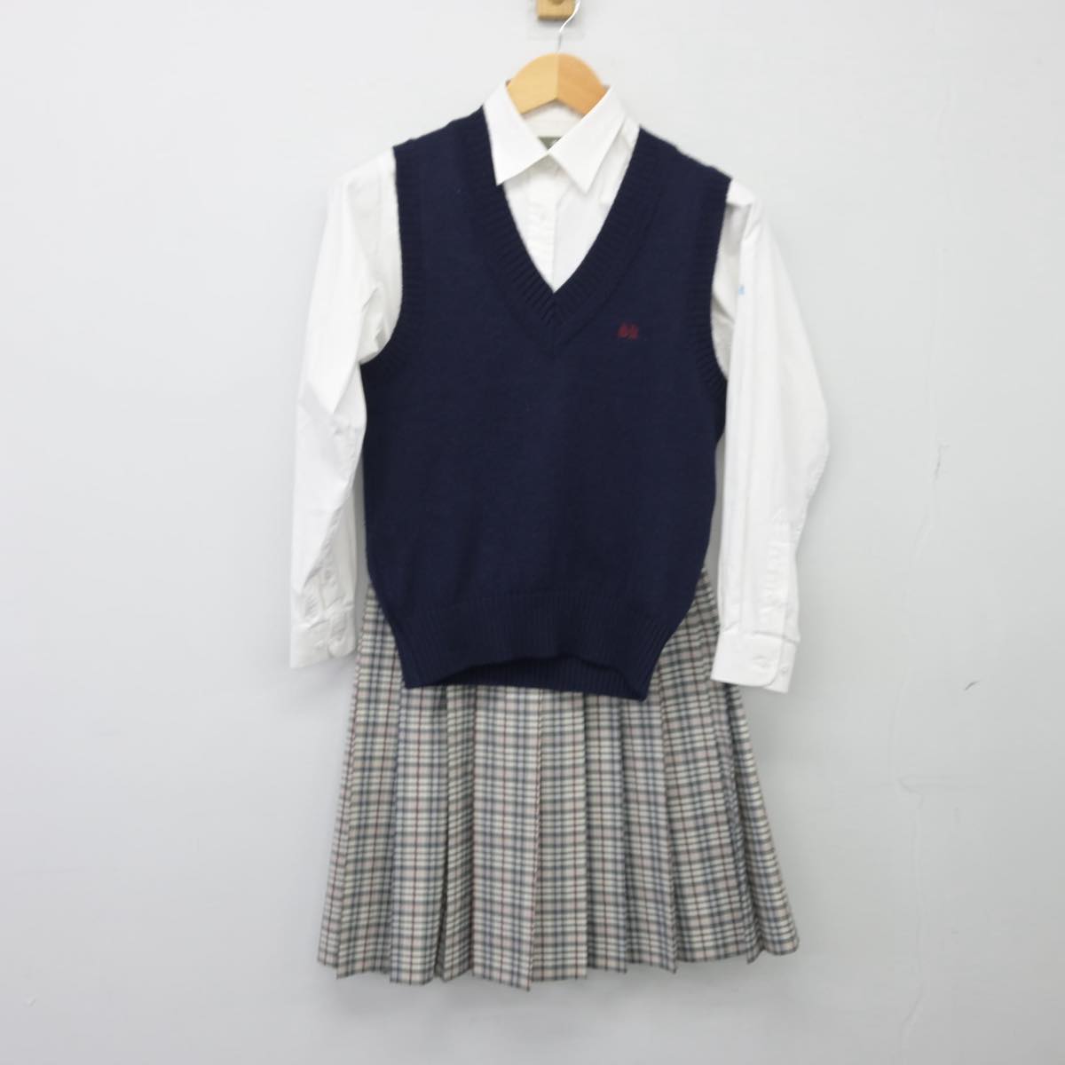 【中古制服】千葉県 芝浦工業大学柏中学高等学校 女子制服 3点（シャツ・ニットベスト・スカート）sf026908【リサイクル学生服】 中古