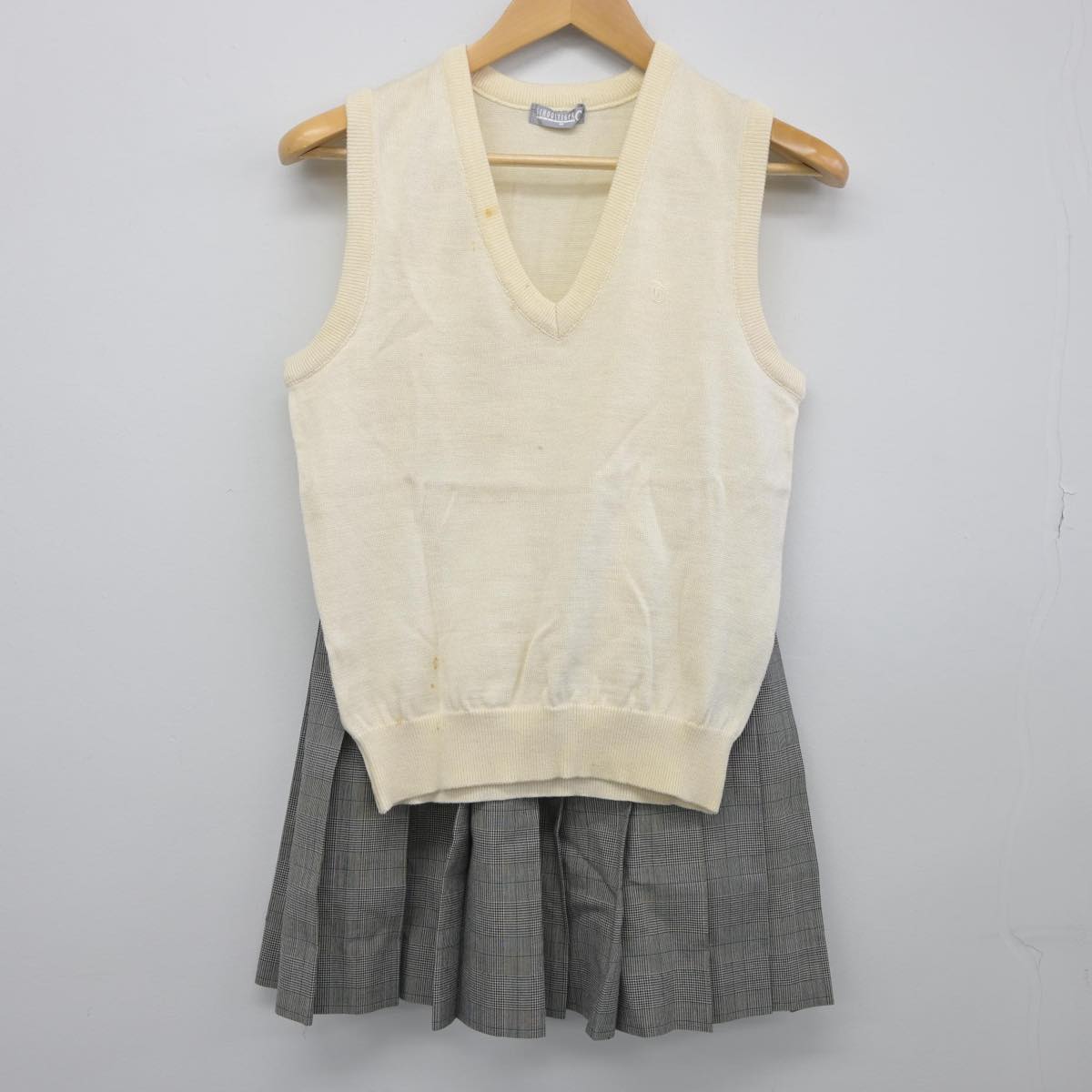 【中古制服】東京都 東洋高等学校 女子制服 2点（ニットベスト・スカート）sf027546【リサイクル学生服】 中古制服通販パレイド