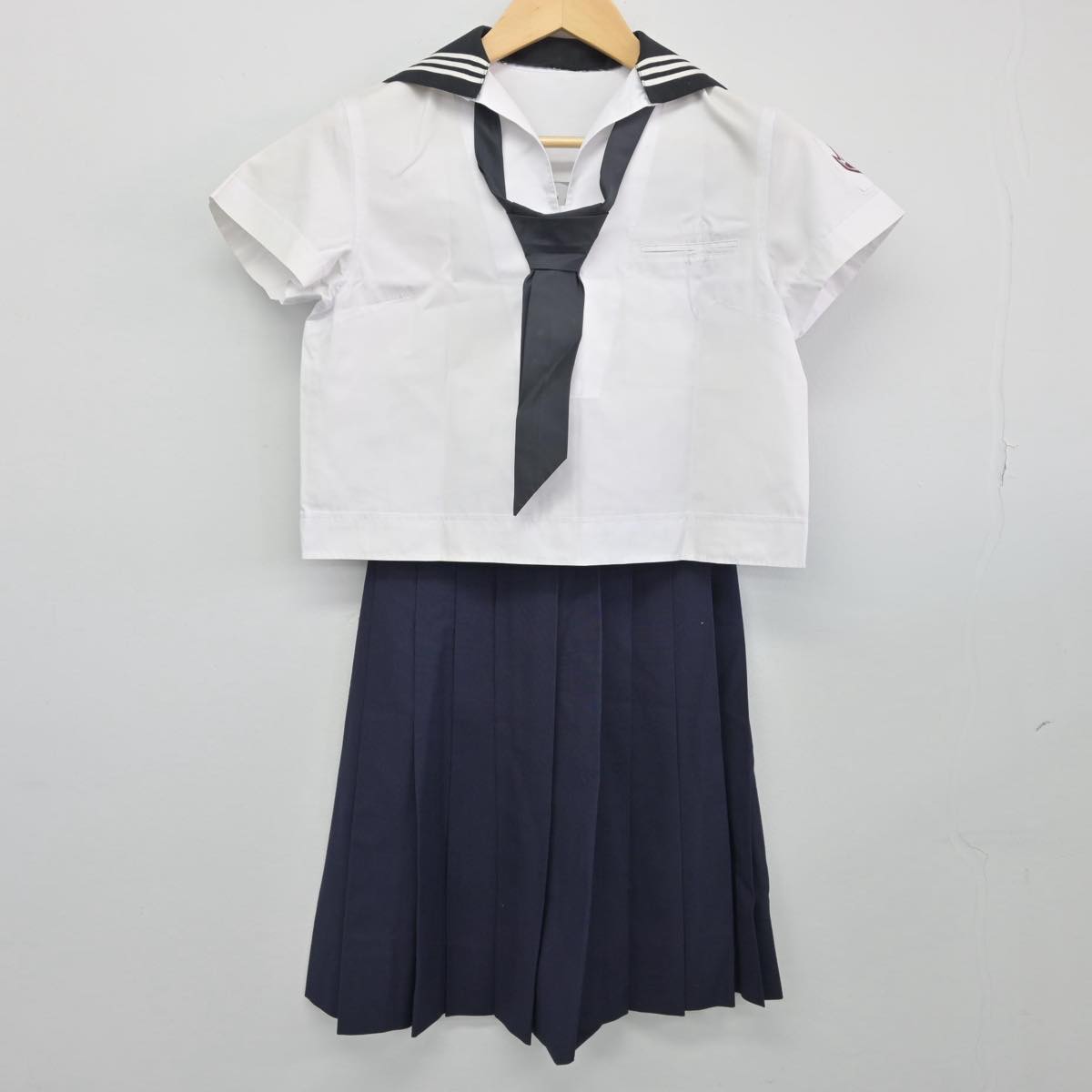 【中古制服】静岡県 静岡英和女学院中学校・高等学校 女子制服 4点（セーラー服・セーラー服・スカート）sf027749【リサイクル学生服