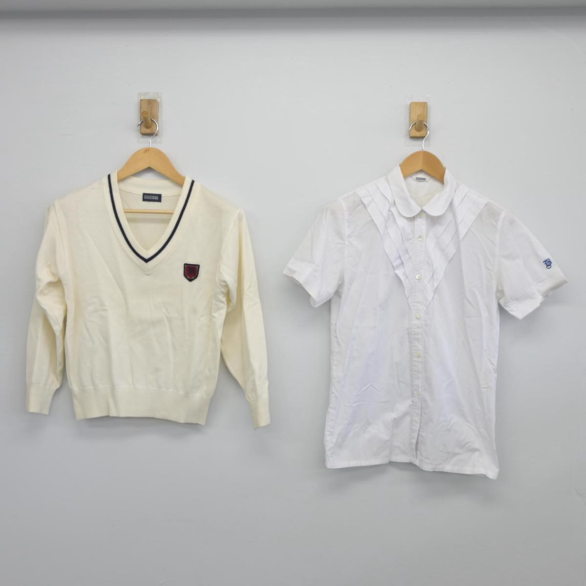 【中古制服】東京都 文教大学附属中学校・高等学校旧モデル 女子制服 2点（ニット・シャツ）sf027936【リサイクル学生服】 中古制服