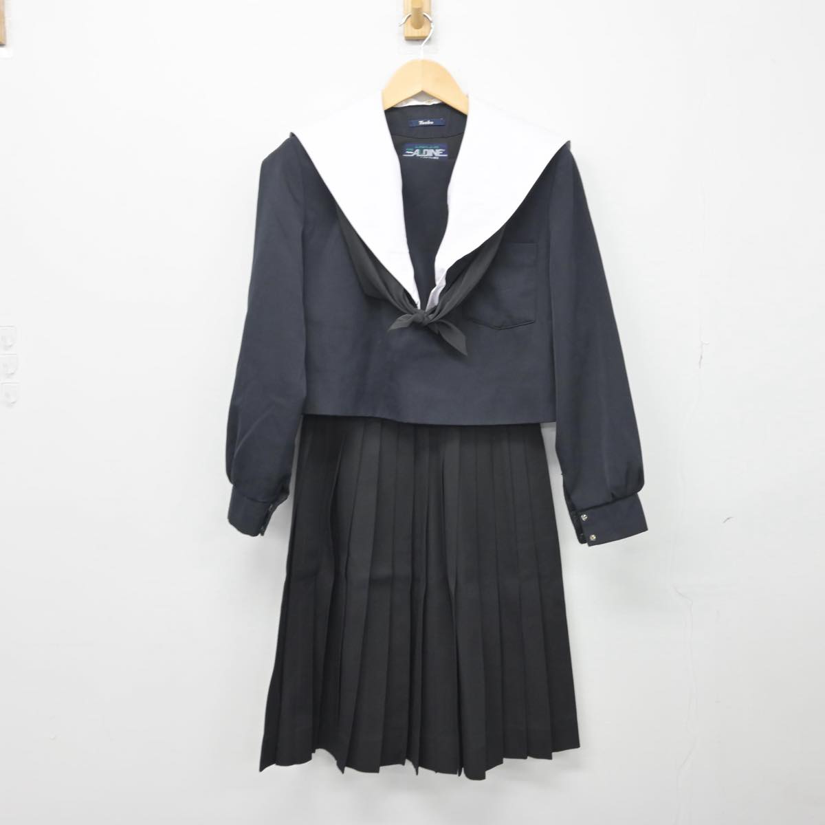 【中古制服】愛知県 西尾市立平坂中学校 女子制服 3点(セーラー服・スカート)sf028201【リサイクル学生服】 中古制服通販パレイド