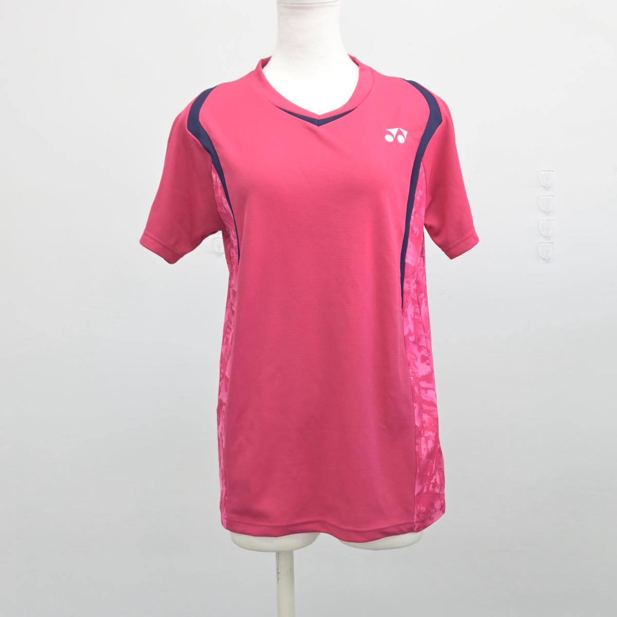 【中古制服】福島県 須賀川桐陽高等学校バドミントン部ユニフォーム 女子制服 2点（部活ユニフォーム 上・部活ユニフォーム 上