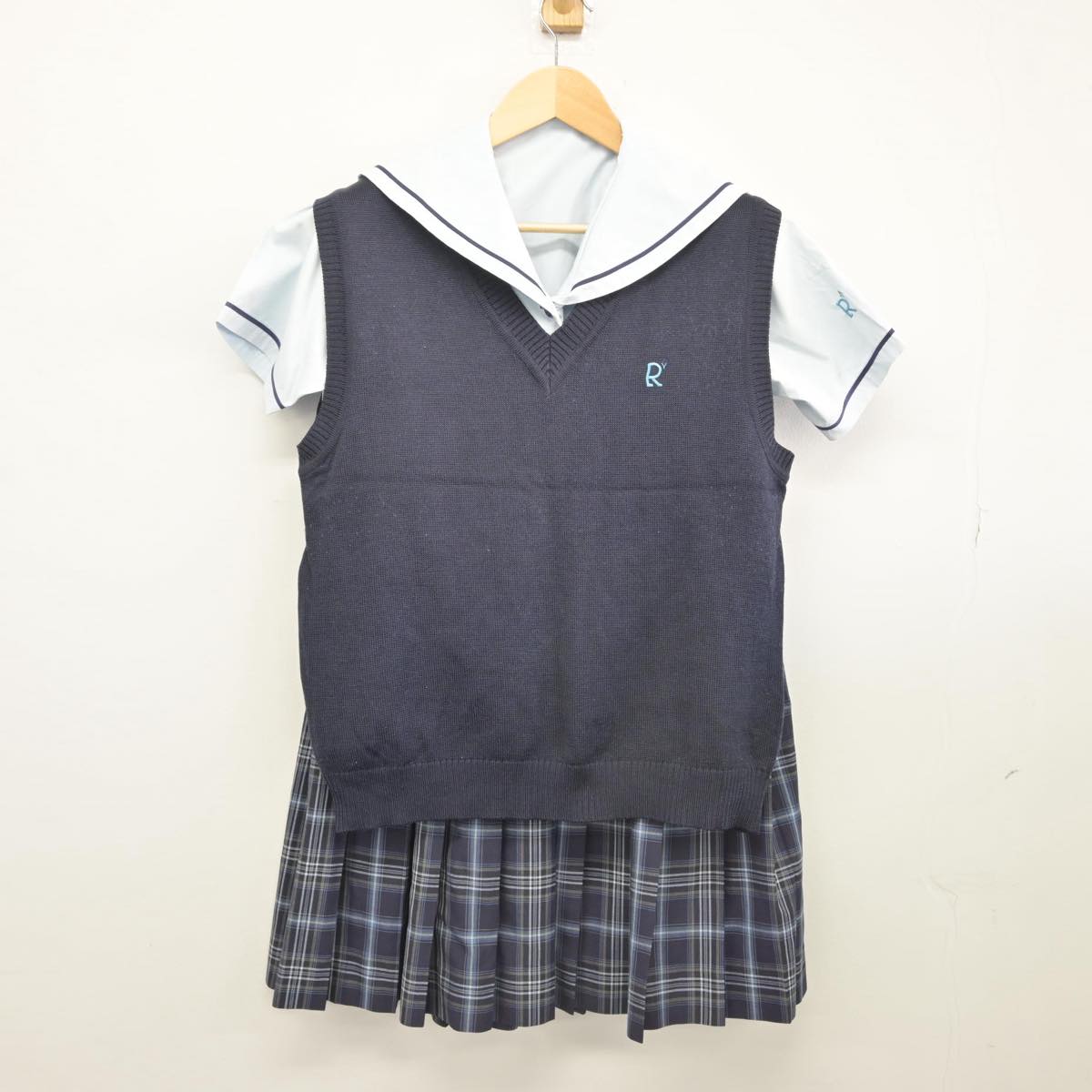 【中古制服】京都府 両洋高等学校 女子制服 3点(ニットベスト・セーラー服・スカート)sf028349【リサイクル学生服】 中古制服通販パレイド