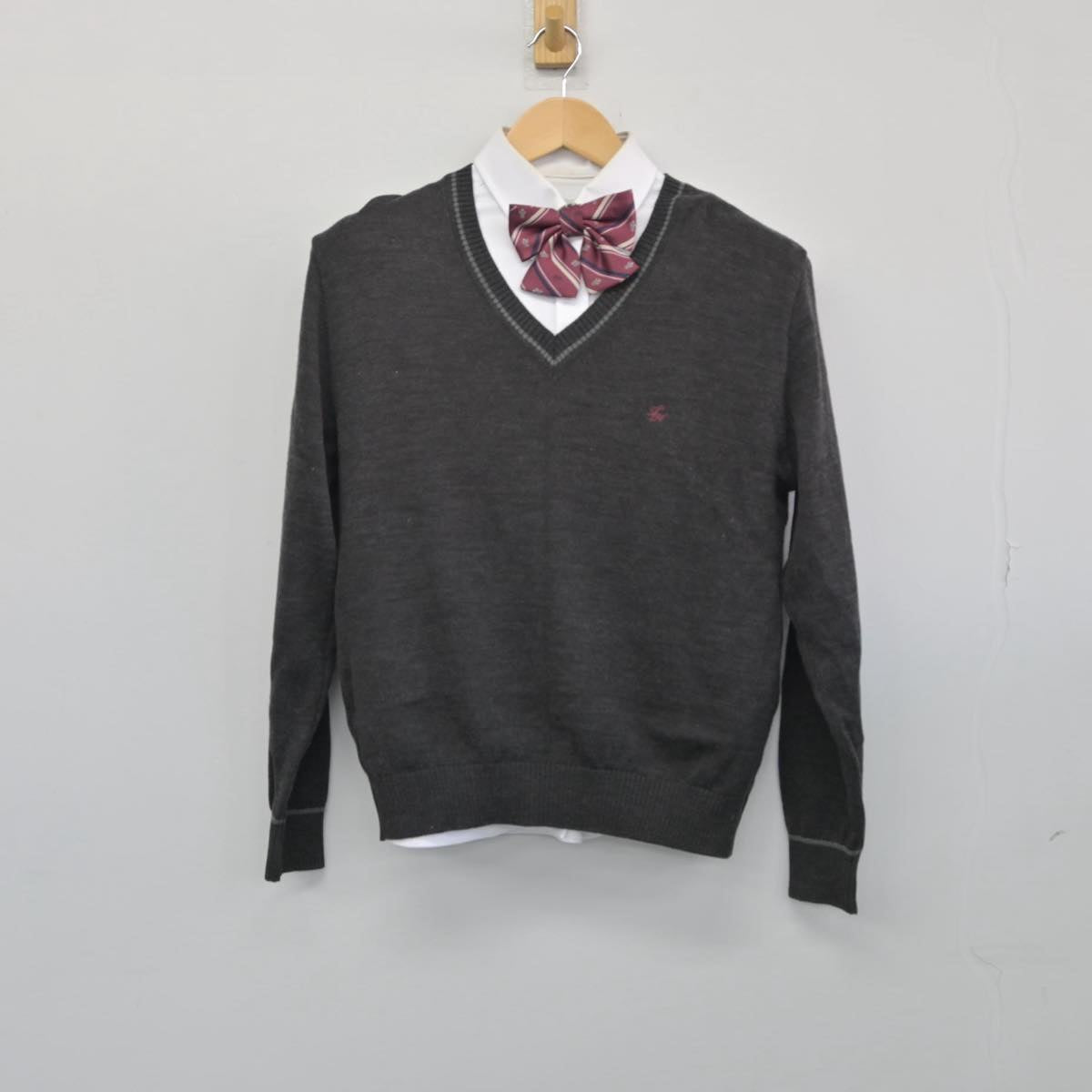 【中古制服】宮崎県 西都市立妻高等学校 女子制服 3点（ニット・シャツ）sf028846【リサイクル学生服】 中古制服通販パレイド