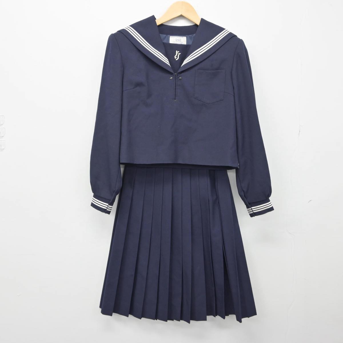 【中古】宮崎県 国富町本庄中学校 女子制服 2点（セーラー服・スカート）sf029173 中古制服通販パレイド