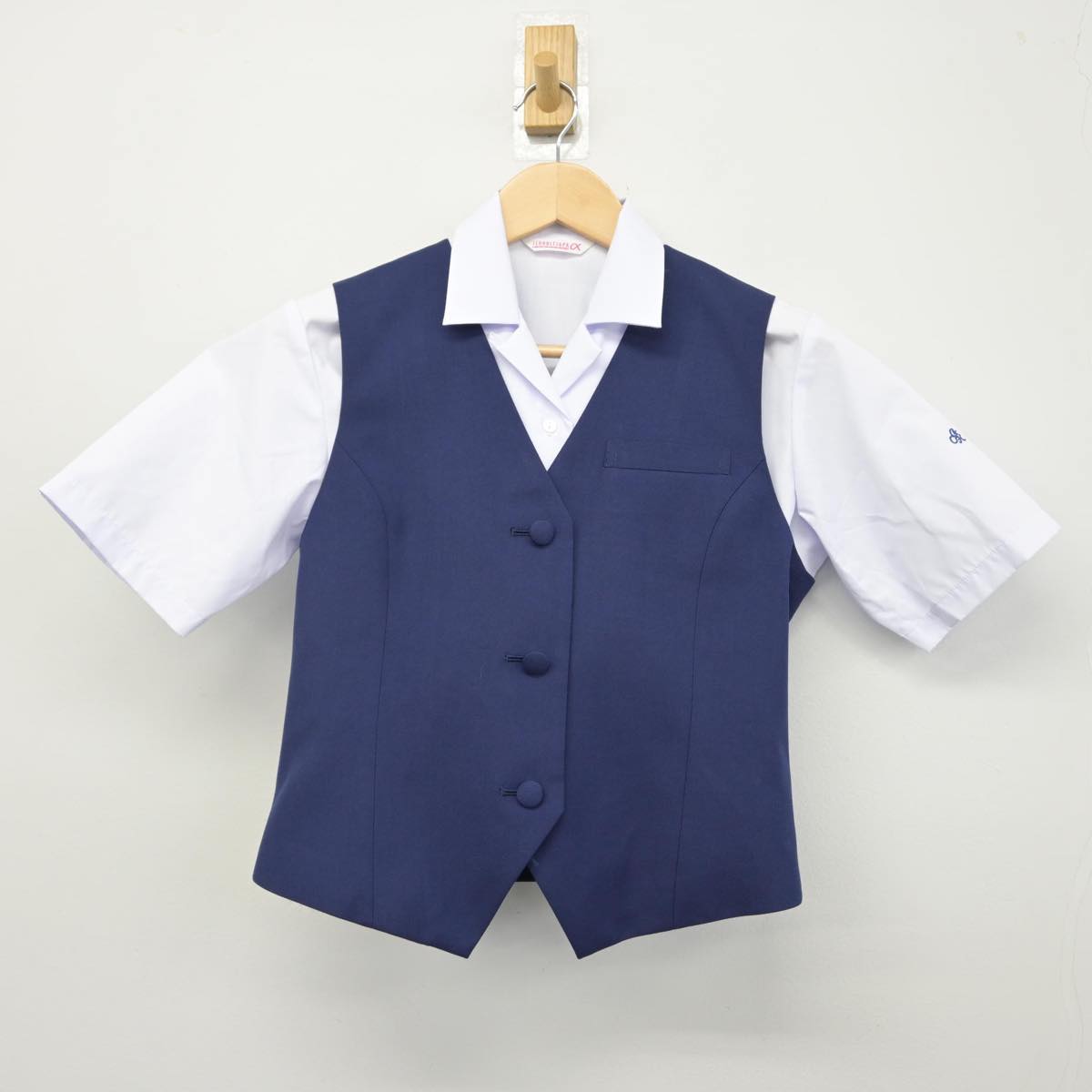 【中古】千葉県 千葉女子高等学校 女子制服 2点（シャツ・ベスト）sf029182 中古制服通販パレイド