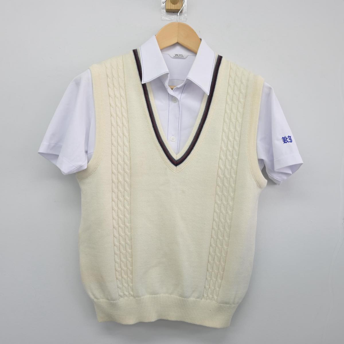 【中古】鹿児島県 鹿児島情報高等学校 女子制服 3点（ニットベスト・シャツ）sf029222 中古制服通販パレイド
