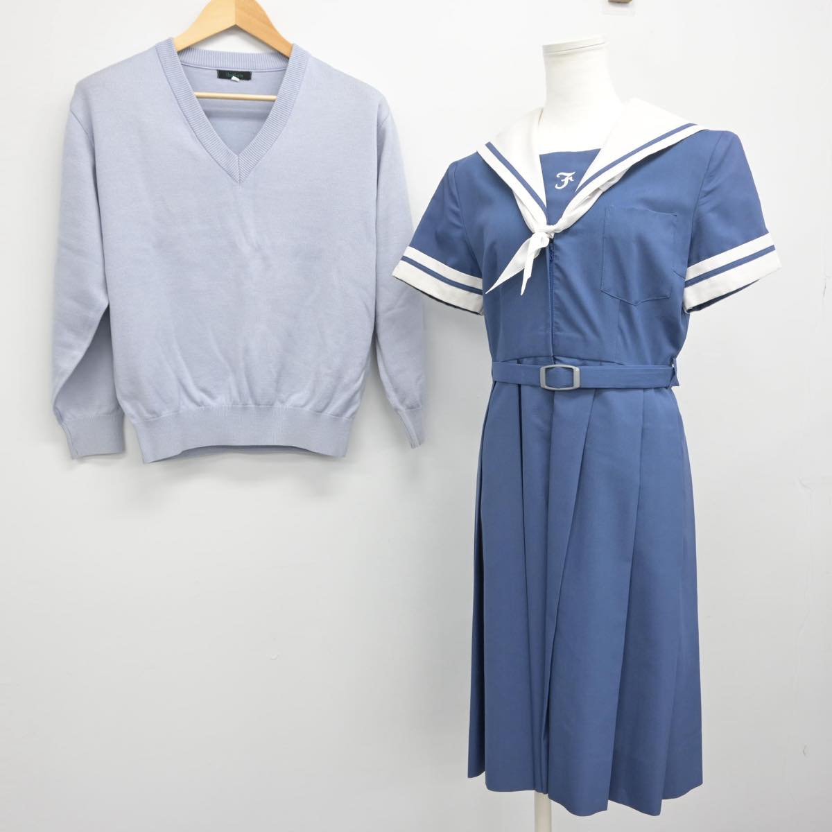 【中古】熊本県 熊本学園大学付属高等学校 女子制服 3点（ニット・ワンピース）sf029525 中古制服通販パレイド