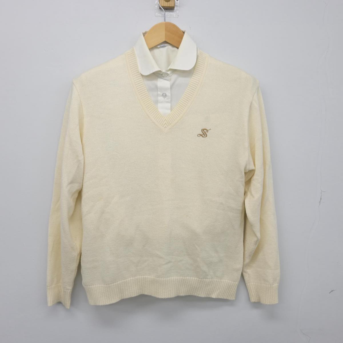 【中古】栃木県 作新学院高等学校 女子制服 2点（ニット・シャツ）sf029555 中古制服通販パレイド