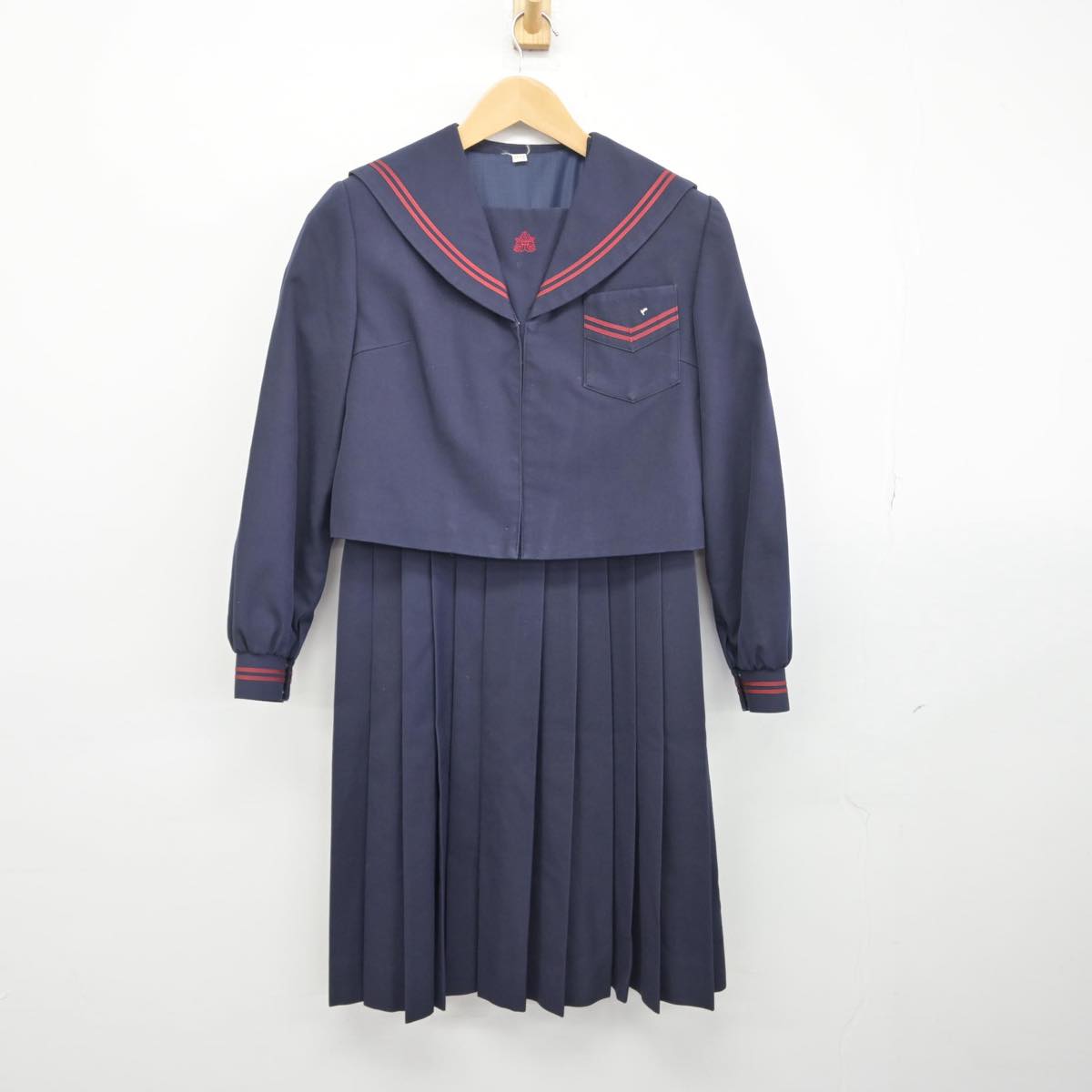 【中古】鹿児島県 鹿児島市立城西中学校 女子制服 2点（セーラー服・ジャンパースカート）sf030085 中古制服通販パレイド