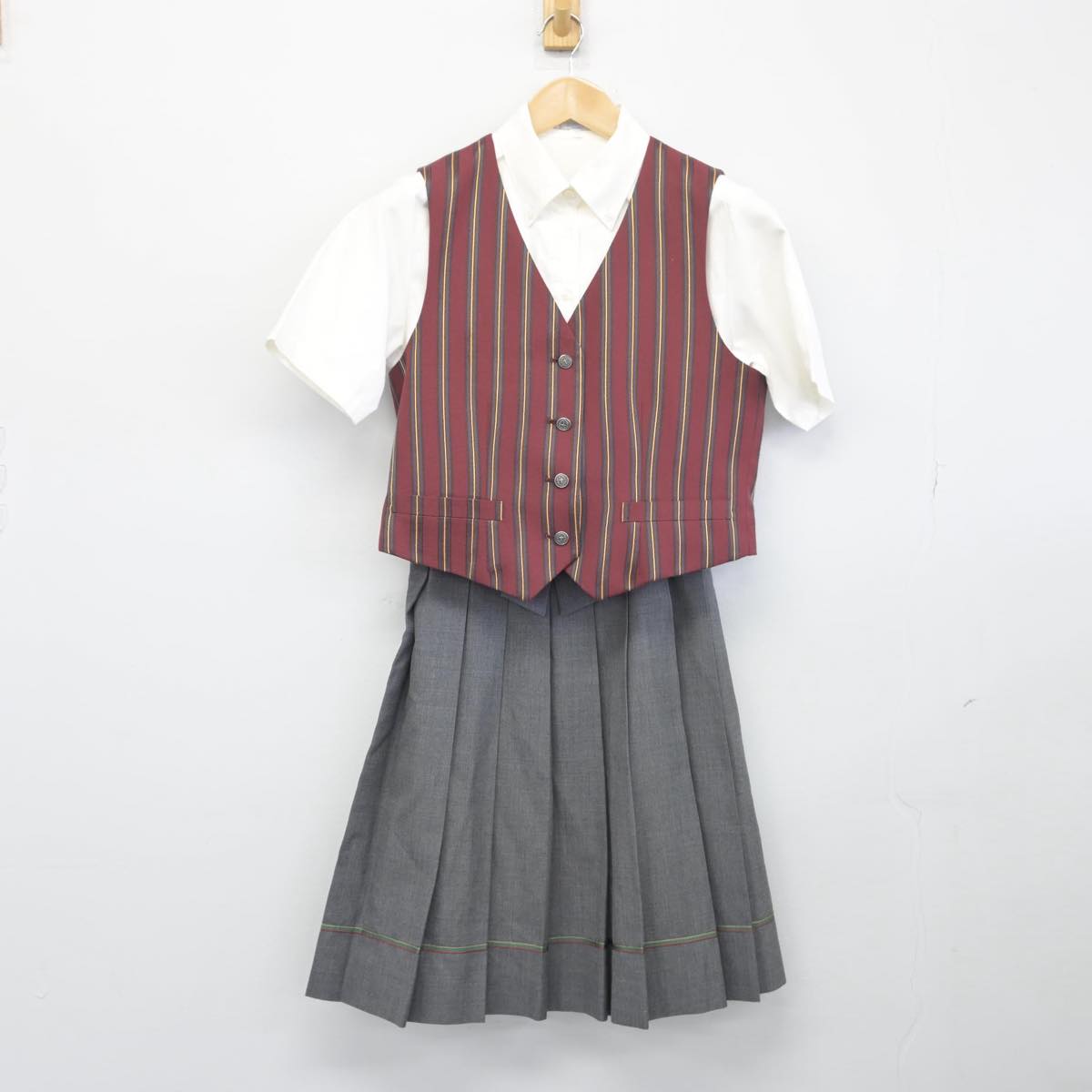 【中古】東京都 桜美林中学校旧モデル 女子制服 3点（シャツ・ベスト・スカート）sf030259 中古制服通販パレイド