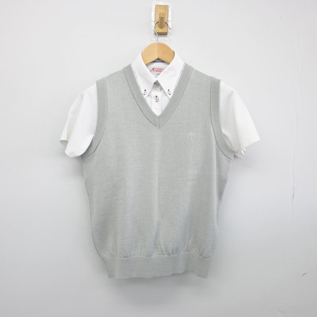 【中古】岐阜県 美濃加茂高等学校 女子制服 2点（ニットベスト・シャツ）sf030289 中古制服通販パレイド