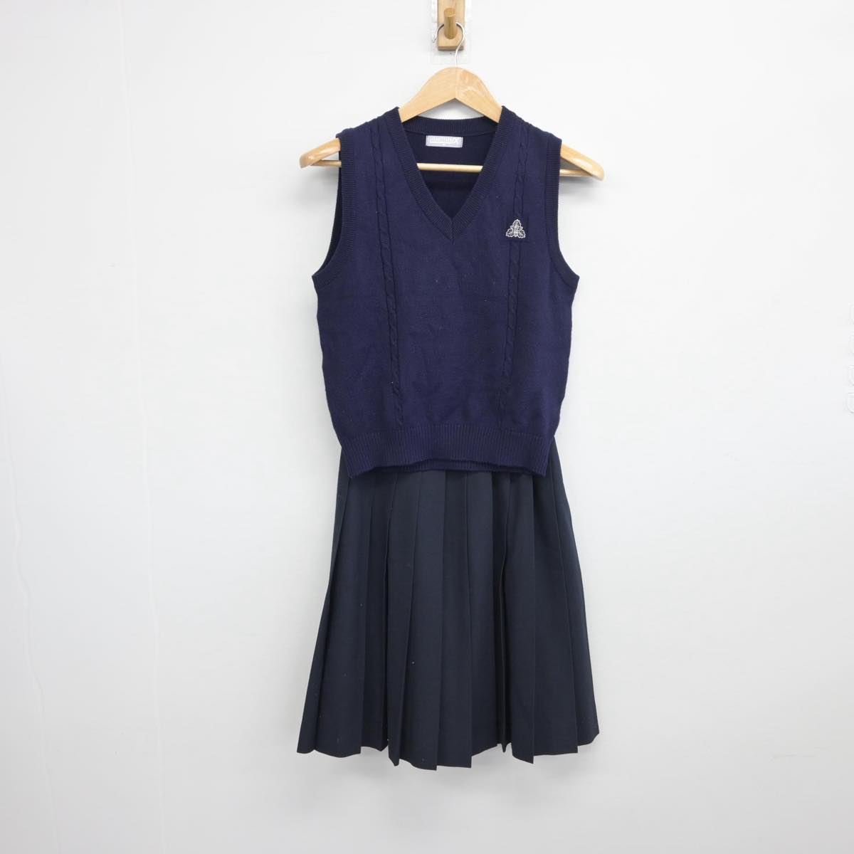 【中古】福岡県 久留米大学附設高等学校 女子制服 2点(ニットベスト・スカート)sf030498 中古制服通販パレイド