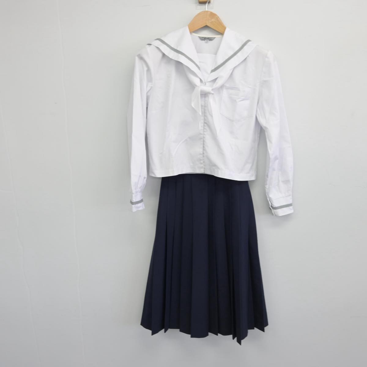 【中古】福井県 福井市明倫中学校 女子制服 3点（セーラー服・スカート）sf030557 中古制服通販パレイド