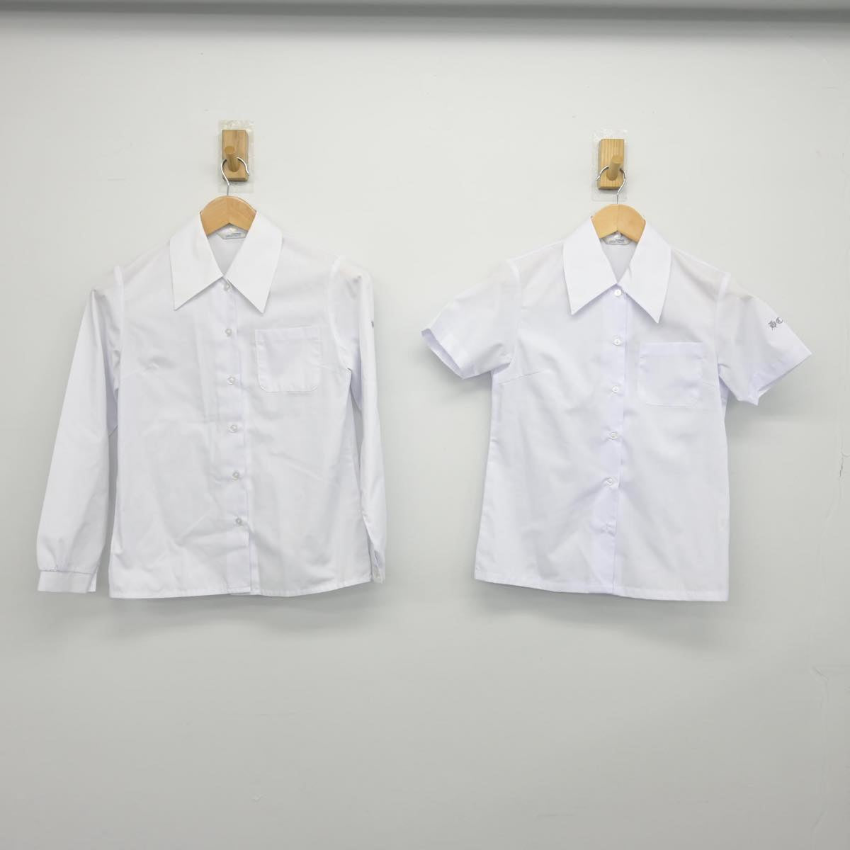 【中古】青森県 弘前中央高等学校 女子制服 2点（シャツ・シャツ）sf030585 中古制服通販パレイド