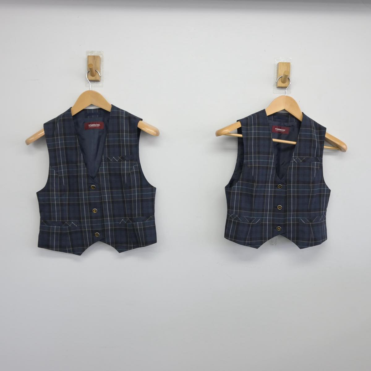 【中古】北海道 札幌市立西岡中学校 女子制服 2点(ベスト・ベスト)sf030732 中古制服通販パレイド