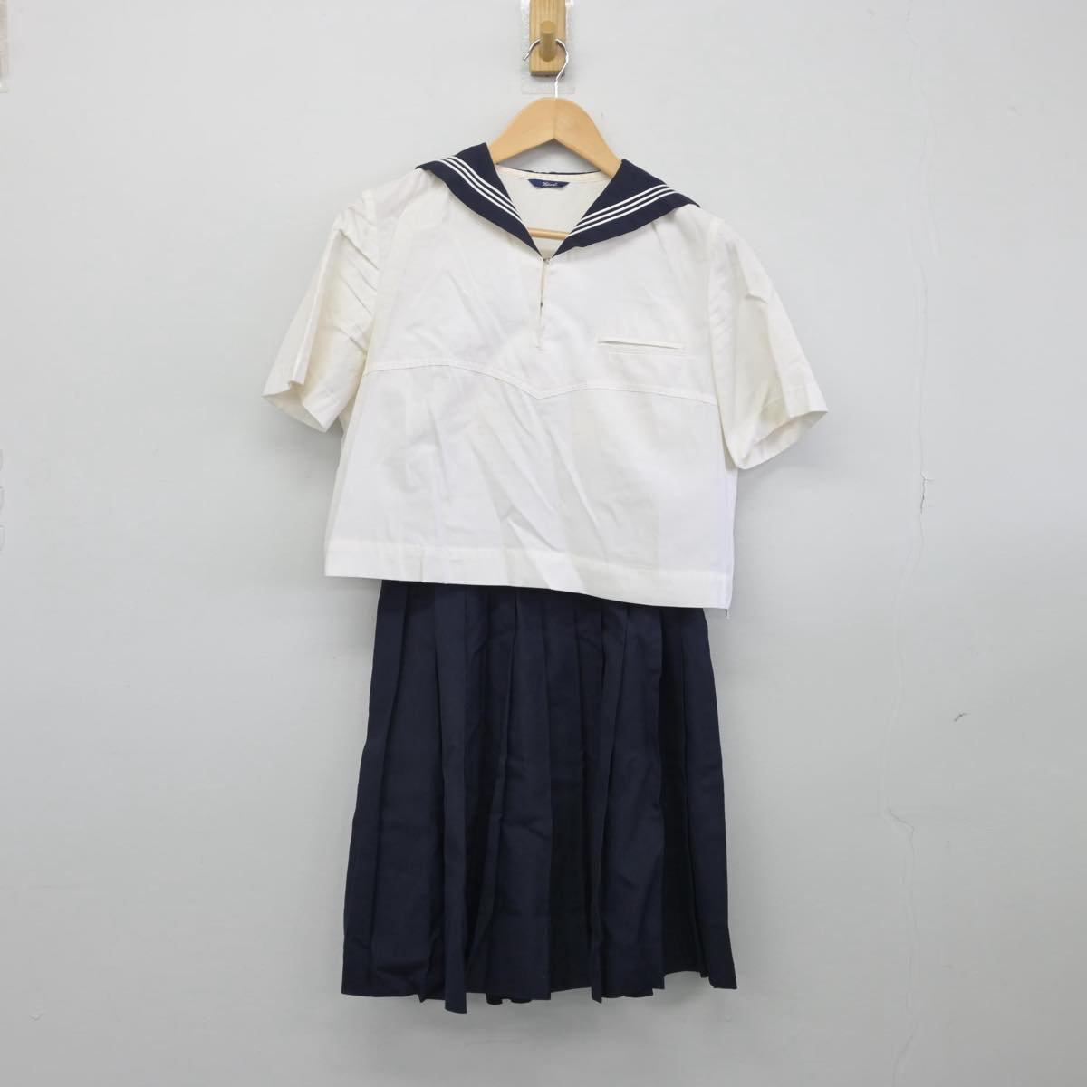 【中古】東京都 佼成学園女子中学校 女子制服 3点（セーラー服・スカート・スカート）sf030868 中古制服通販パレイド
