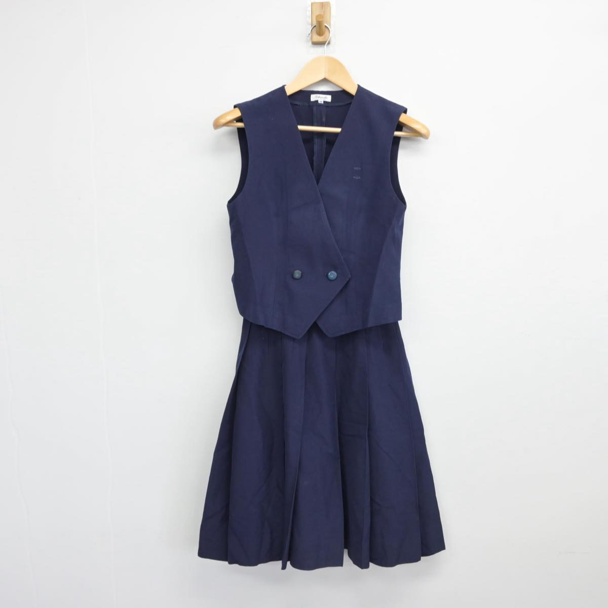【中古】熊本県 真和高等学校 女子制服 3点（ベスト・スカート）sf031055 中古制服通販パレイド