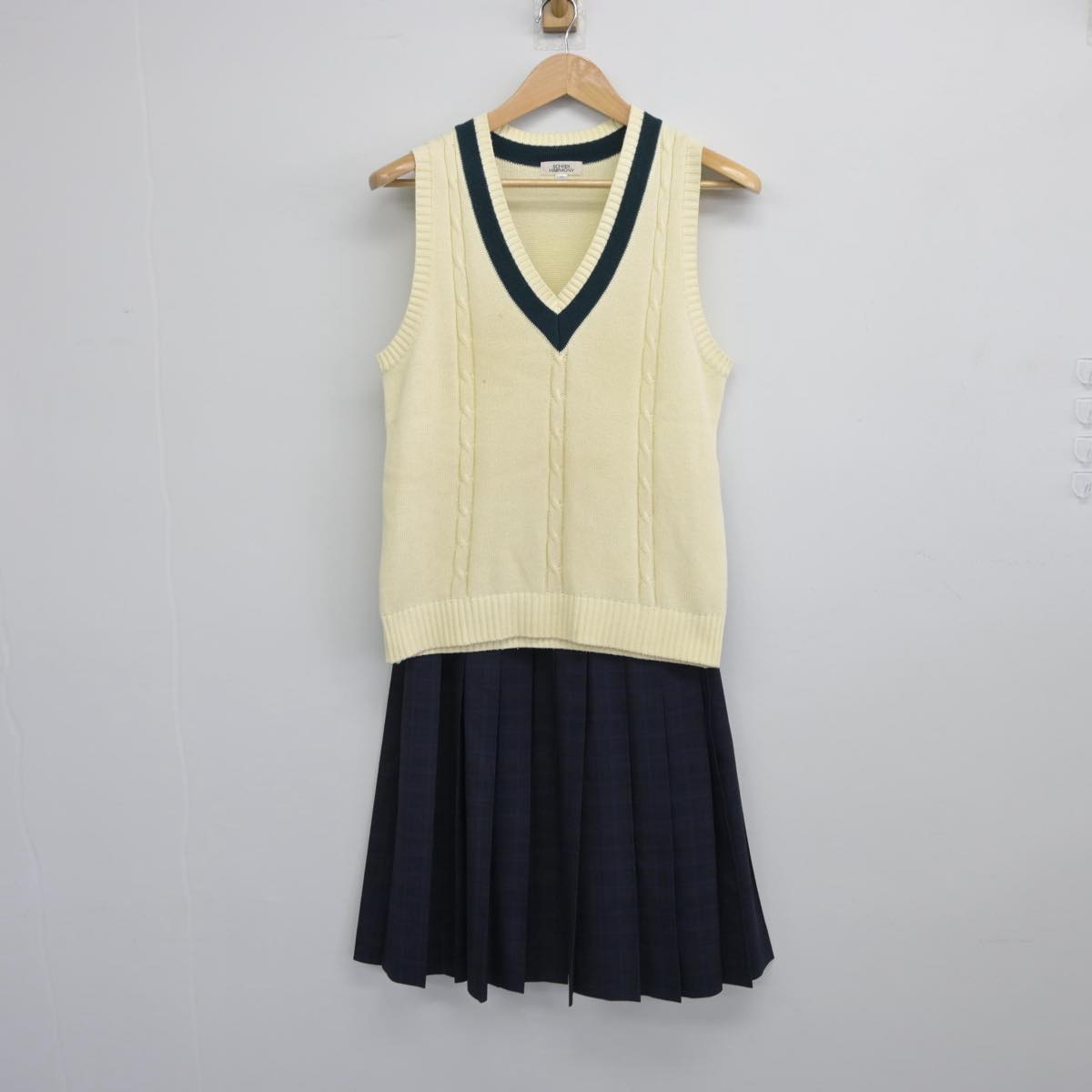 【中古】埼玉県 埼玉県立川口東高等学校 女子制服 2点（ニットベスト・スカート）sf031062 中古制服通販パレイド