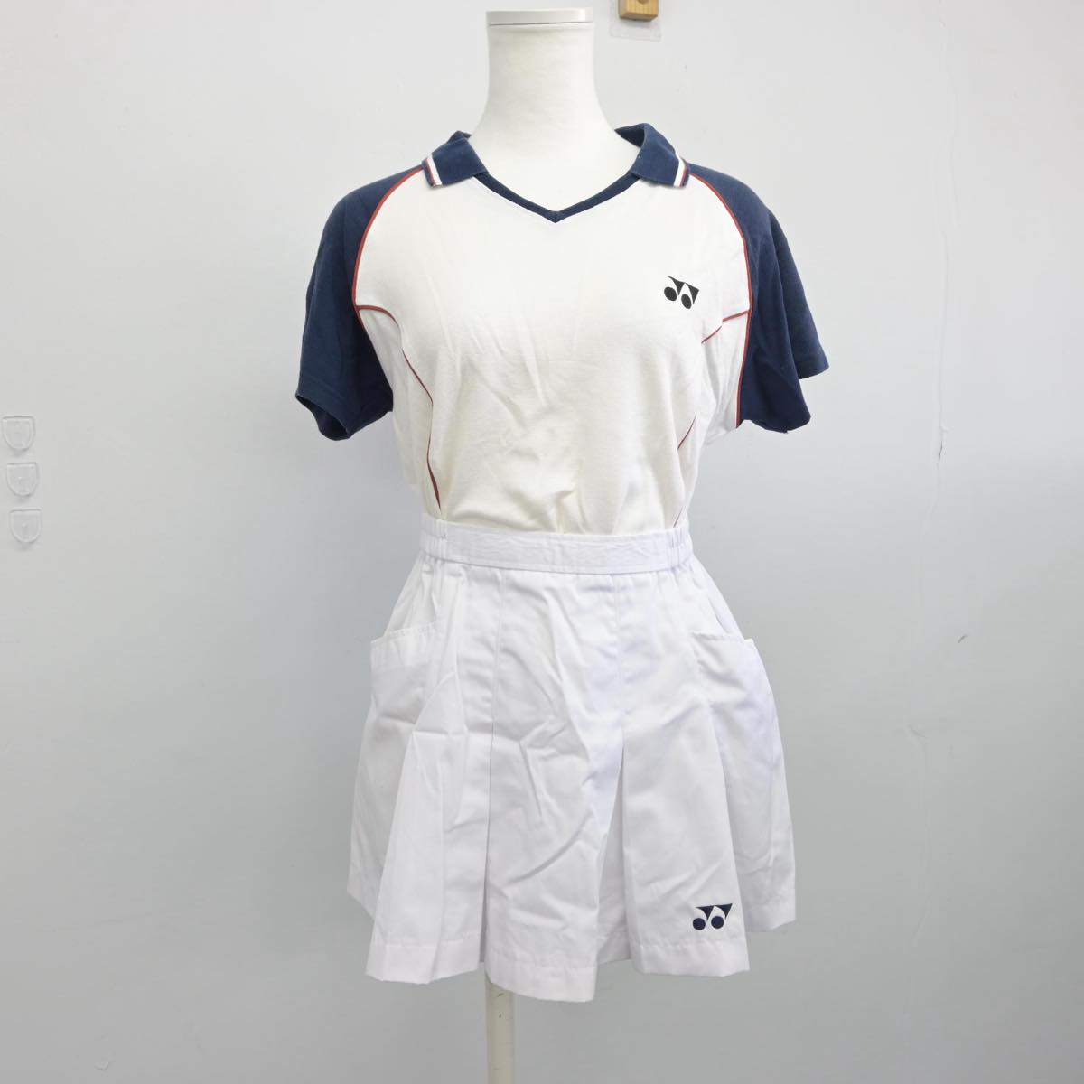 【中古】福岡県 福岡国際医療福祉学院（テニス部ユニフォーム） 女子制服 2点（部活ユニフォーム 上・部活ユニフォーム 下）sf031272